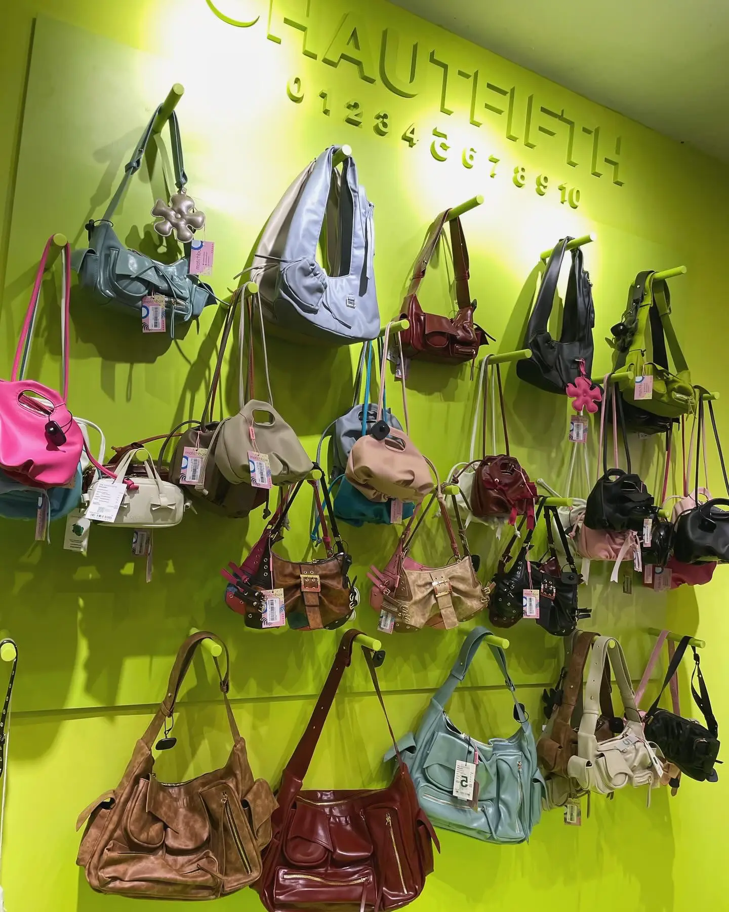 กระเป๋าแบรนด์เวียดนาม chautfifth เขามาบุกไทยแล้ว | แกลเลอรีที่โพสต์โดย ...