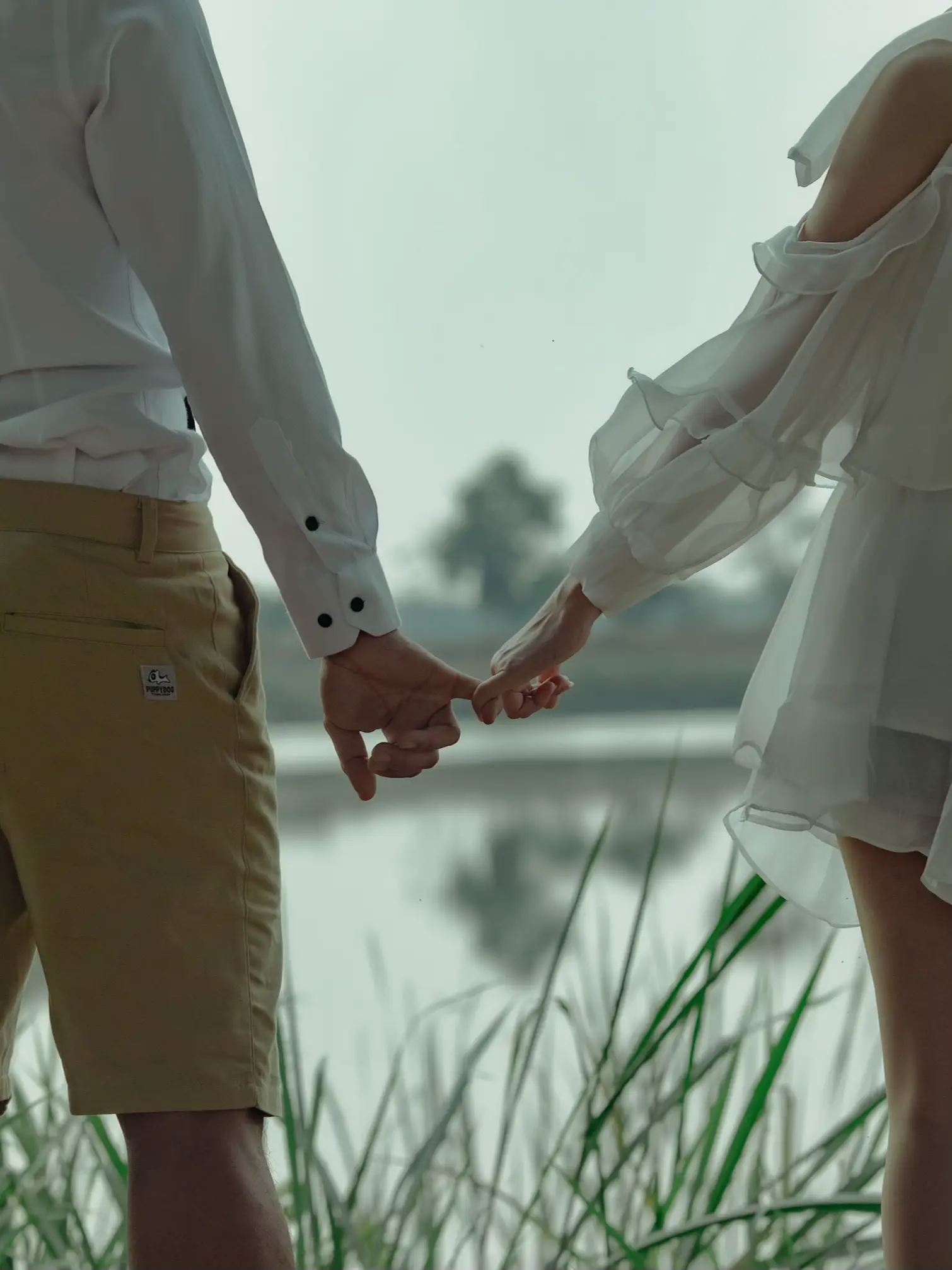 POSE IDEAS | PRE-WEDDING | Gallery posted by PlutoHertz_ | Lemon8