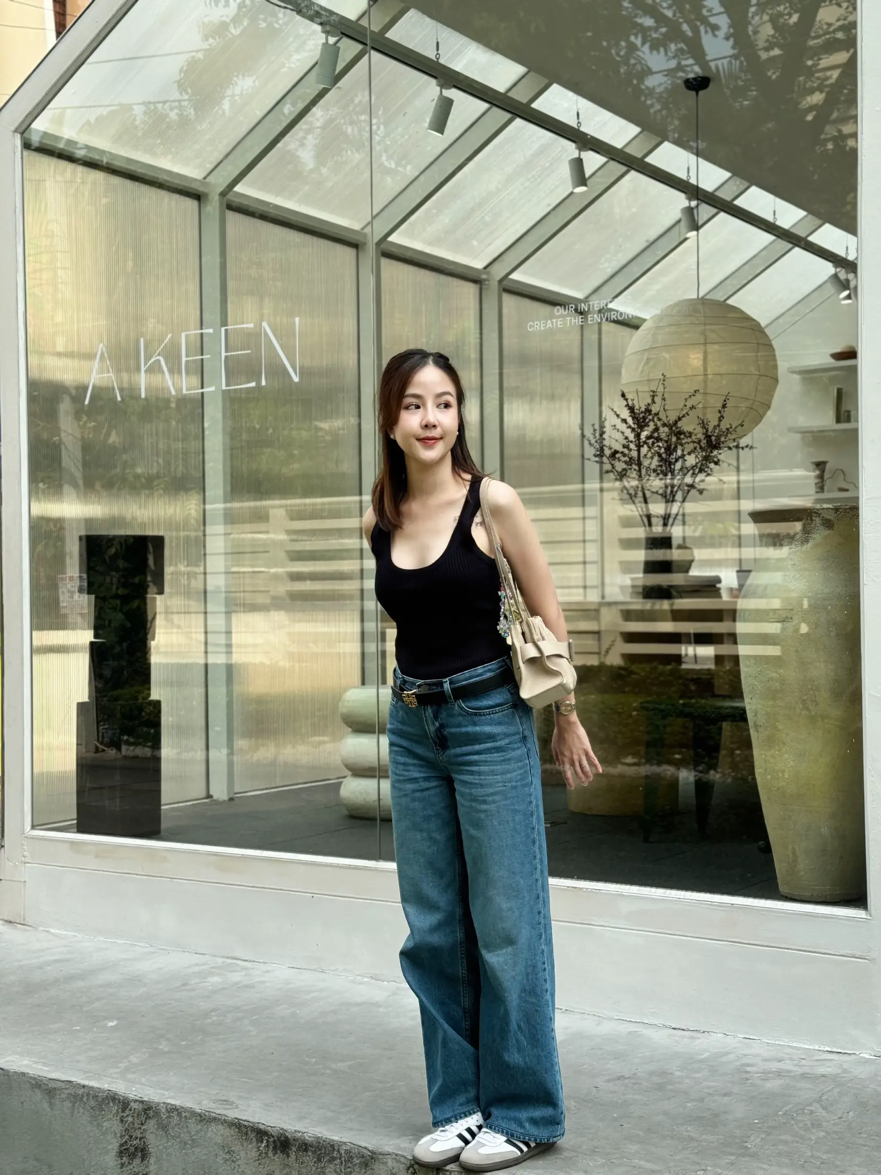 Outfit เท่ห์ ไปคาเฟ่ดีกว่า | แกลเลอรีที่โพสต์โดย Bpk | Lemon8