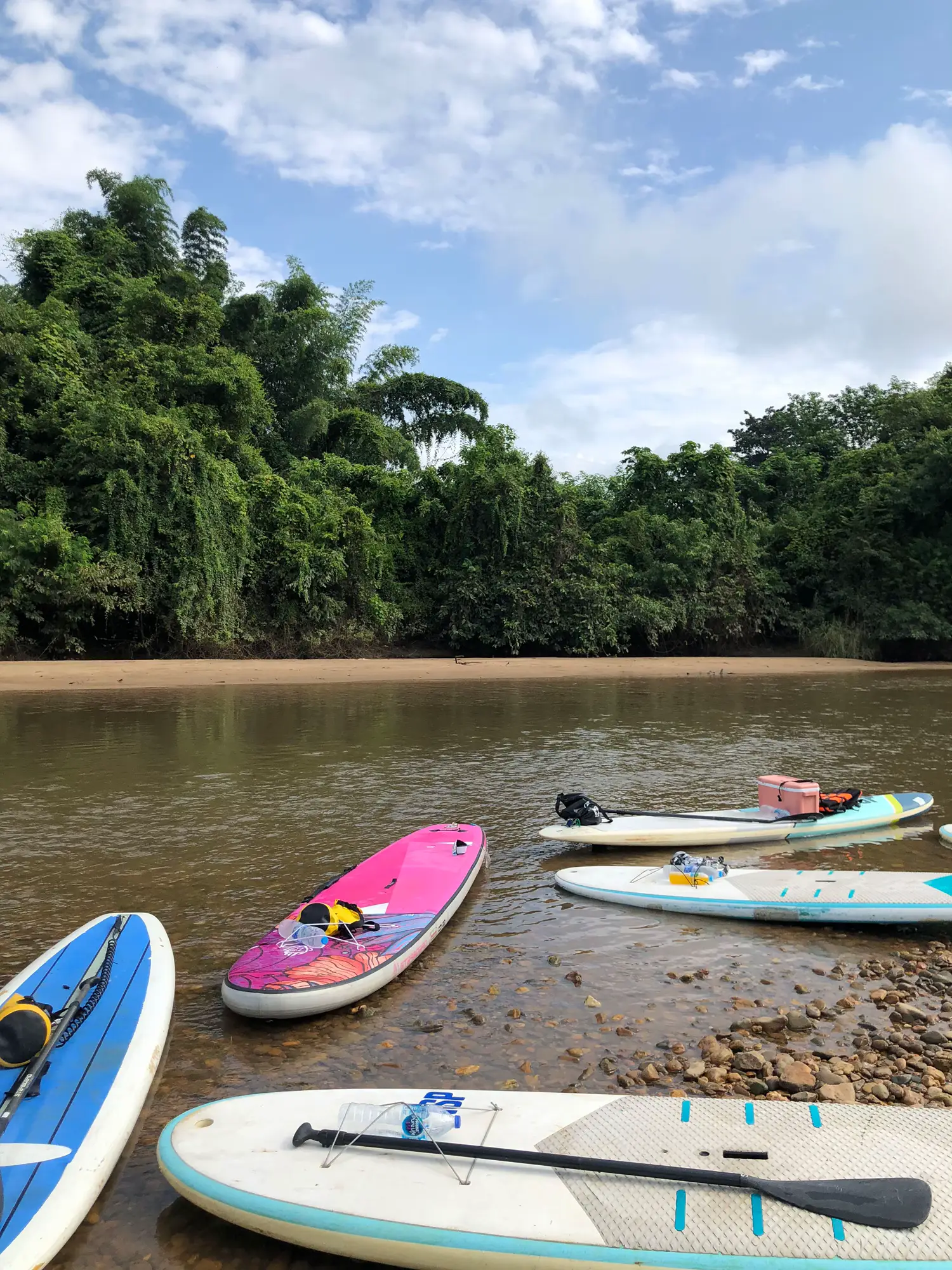 พาพาย SUP Board แบบลุยๆ ที่แม่น้ำแควน้อย | แกลเลอรีที่โพสต์โดย ชมพูพาพาย | Lemon8