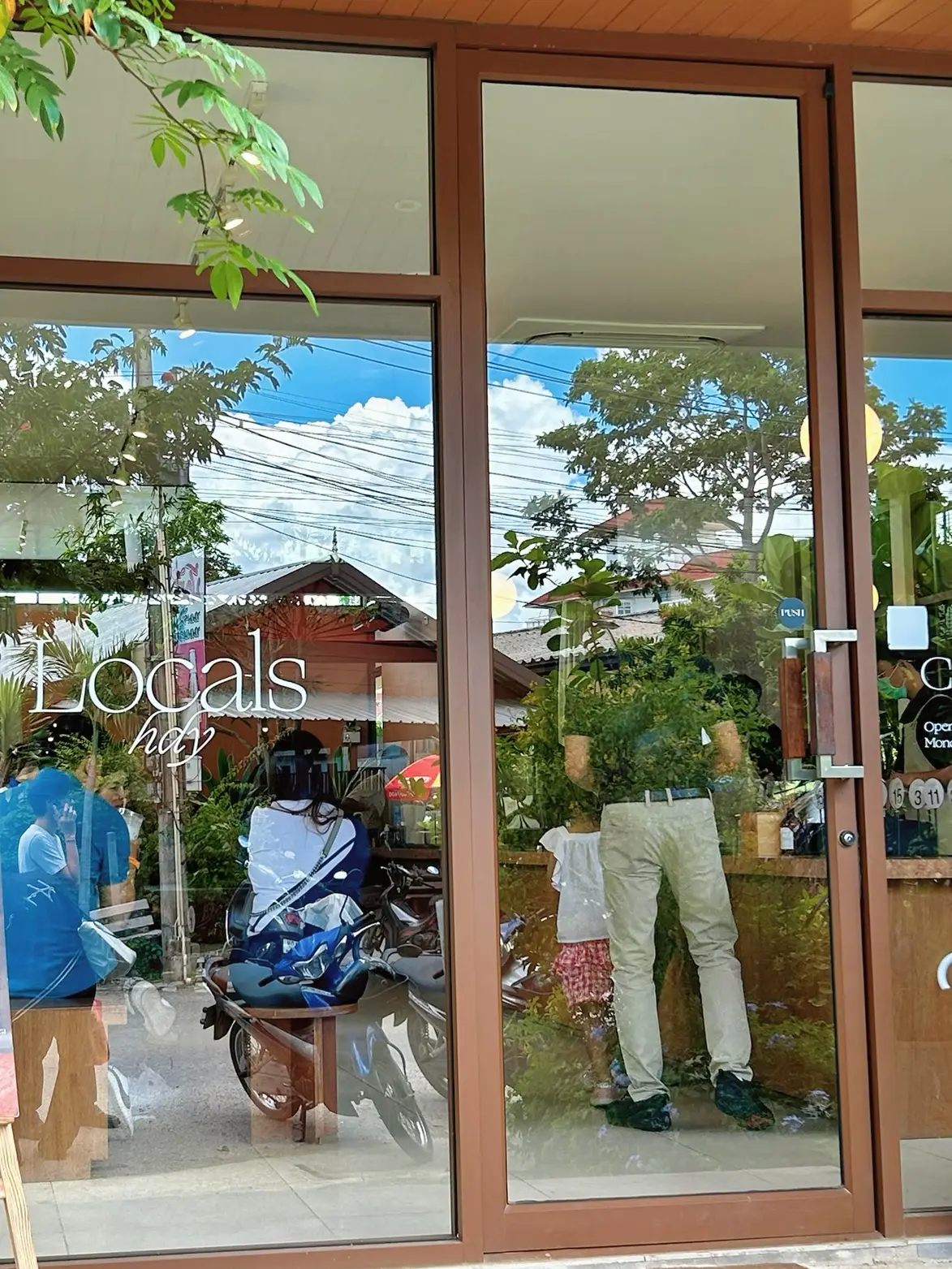 Locals.hdy ร้านโลเคิลส์ หาดใหญ่ 😍 | แกลเลอรีที่โพสต์โดย Bowling | Lemon8