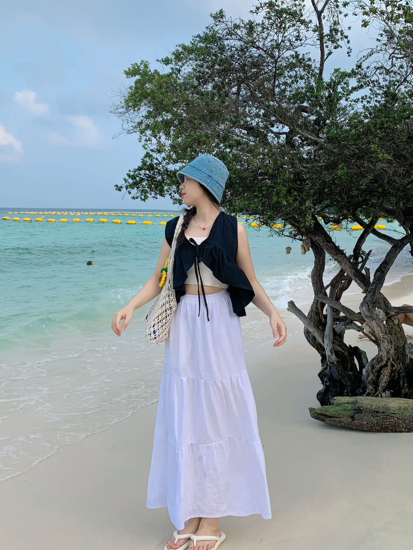 Ootd on the beach ⛱️🌊🌺 | แกลเลอรีที่โพสต์โดย filmsrp 🌷 | Lemon8