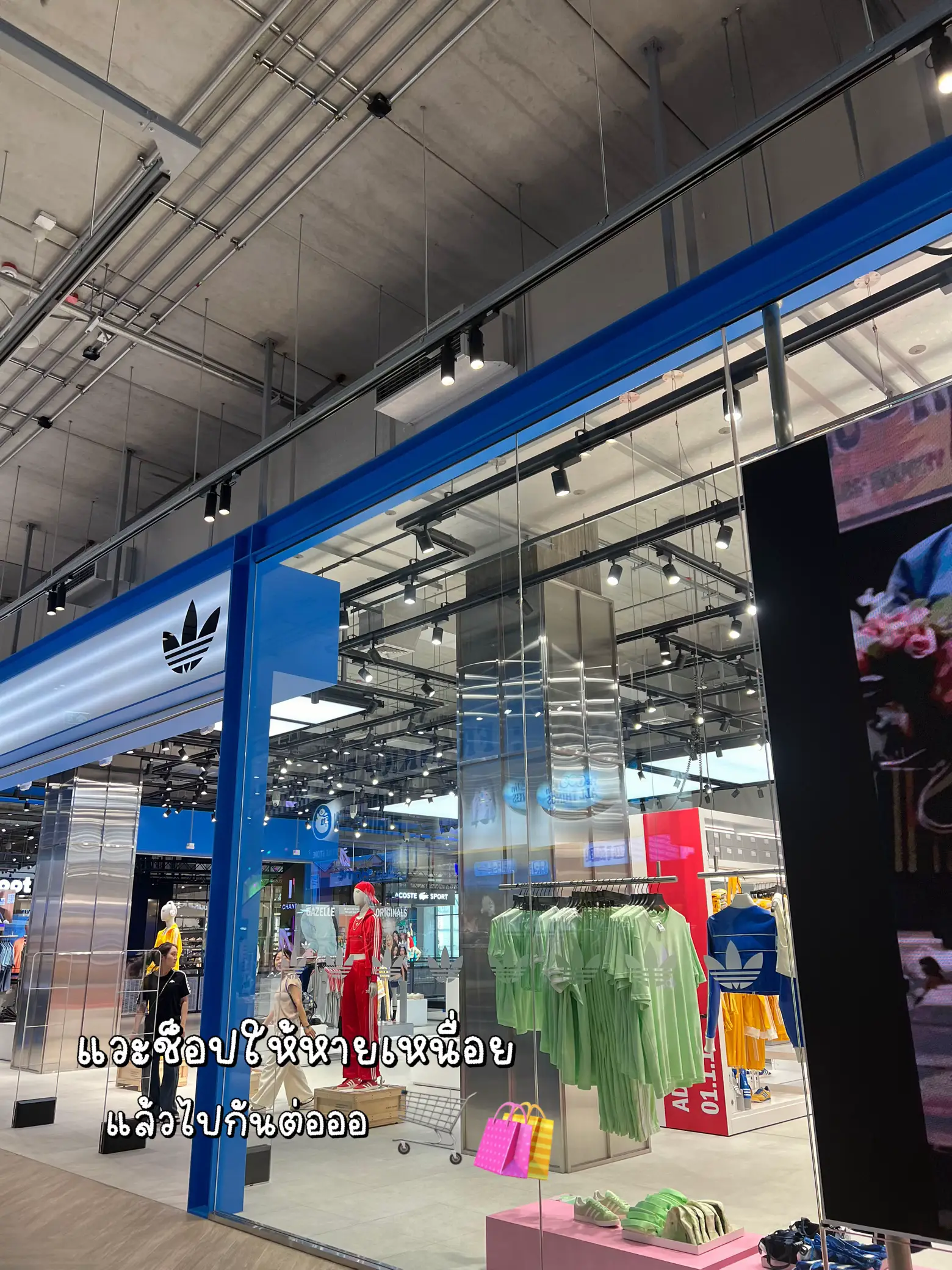 รีบไปรีบกลับ เพราะเดี๋ยวจะไม่ทันรถ💨 | แกลเลอรีที่โพสต์โดย Aomam | Lemon8