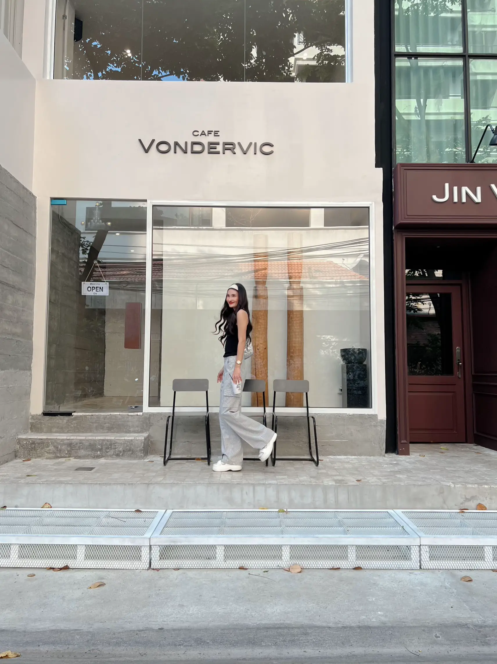 Cafe Vondervic คาเฟ่ติดBTS ย่านอารีย์ 🍊 | แกลเลอรีที่โพสต์โดย Thiti_mj🍞🍞🍞 | Lemon8