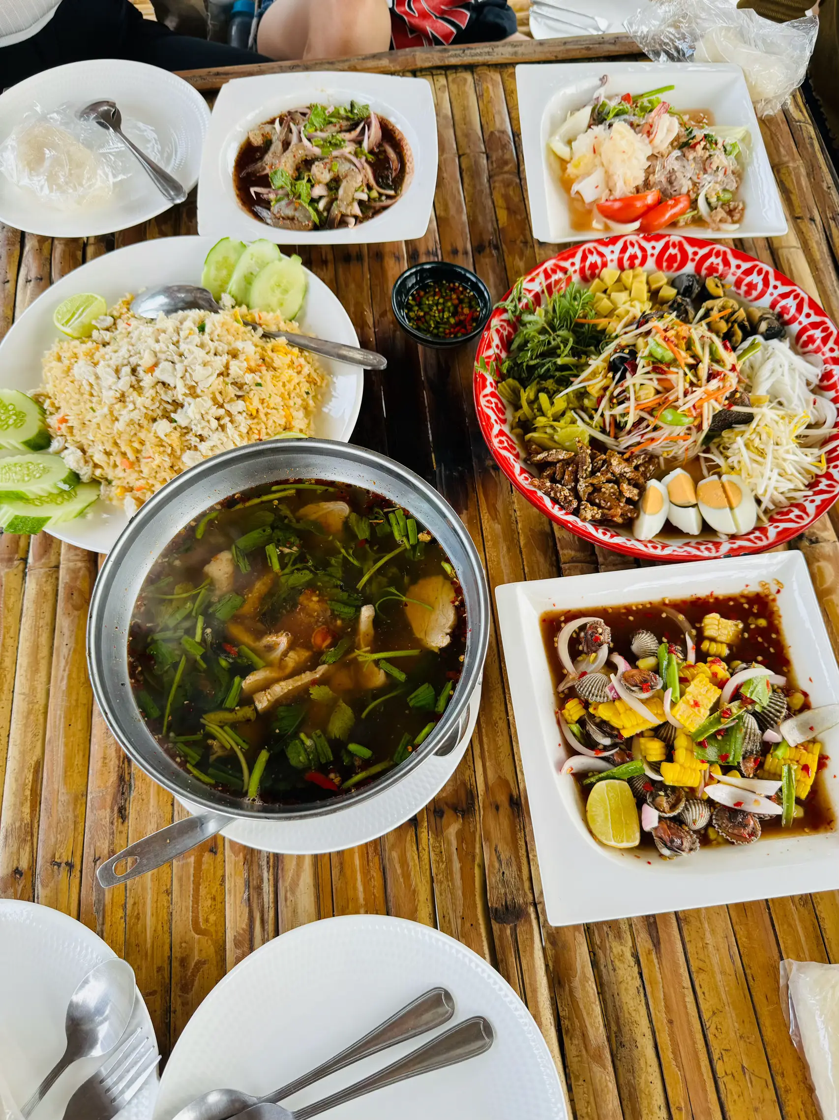 ฮักนา Cafe & แซ่บนัว Kanchanaburi🚂 | แกลเลอรีที่โพสต์โดย Mi'mew | Lemon8