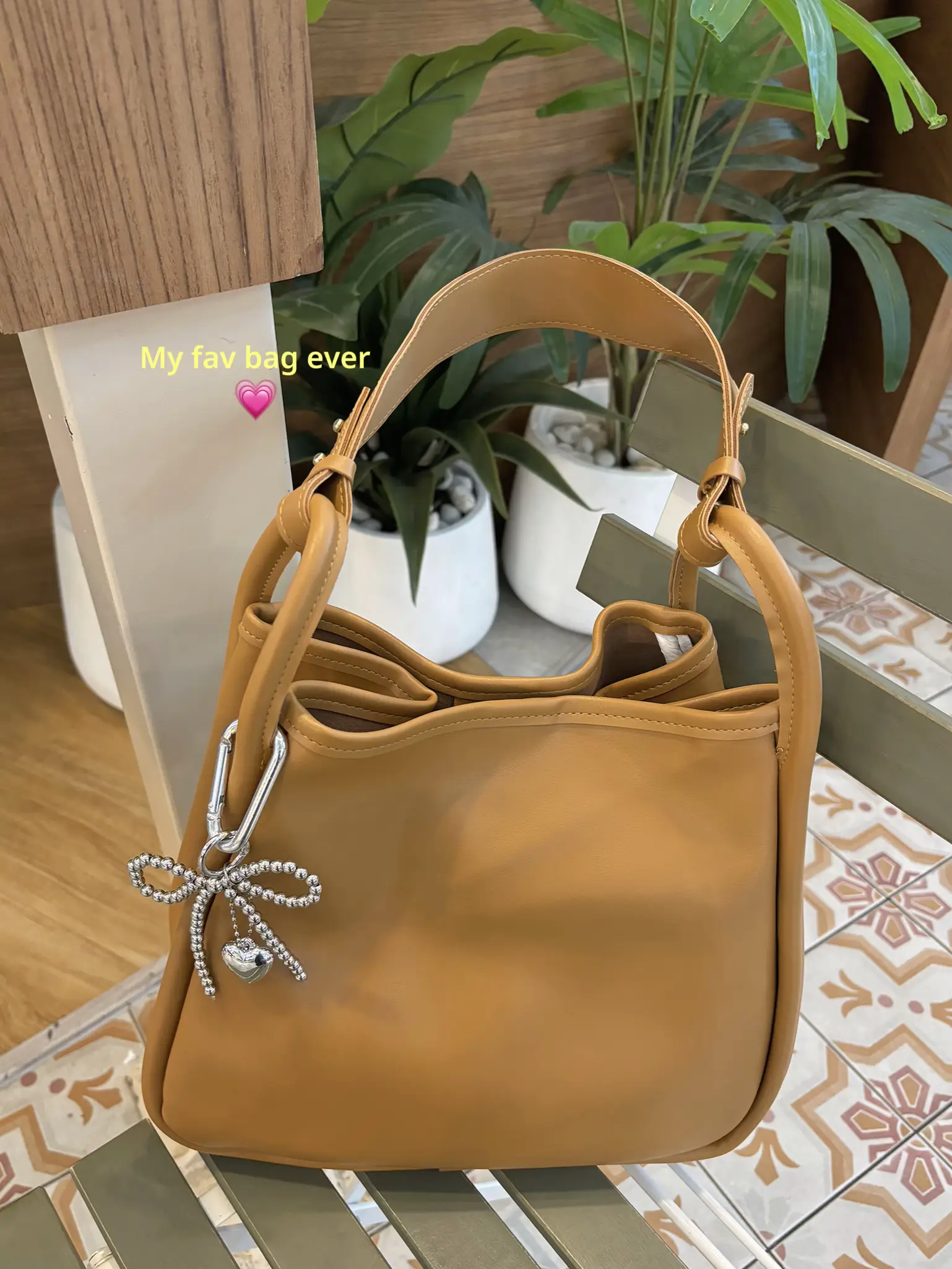 What’s in my bag 2024🎒ของจำเป็นที่พกไปทุกที่ ฉบับสาวนักแบก | แกลเลอรีที่โพสต์โดย ︎ Larimar | Lemon8