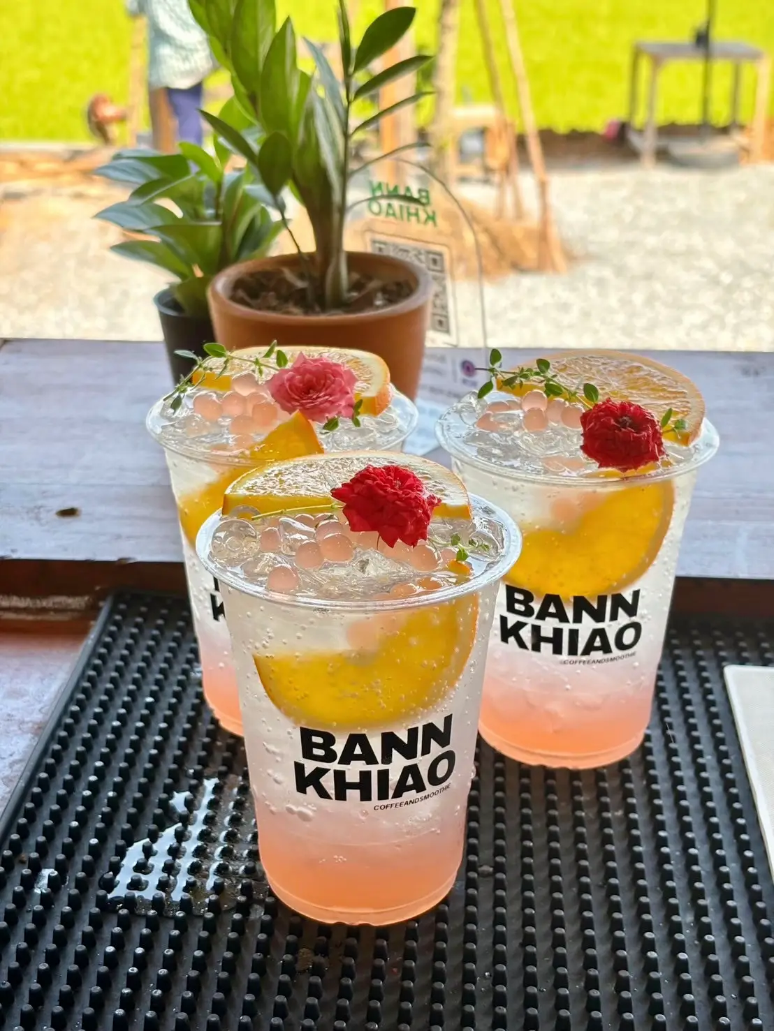 พื้นที่ฮีลใจร้านสมูทตี้เล็กๆกลางทุ่งนา 🏡 | แกลเลอรีที่โพสต์โดย Stang kaaaa | Lemon8