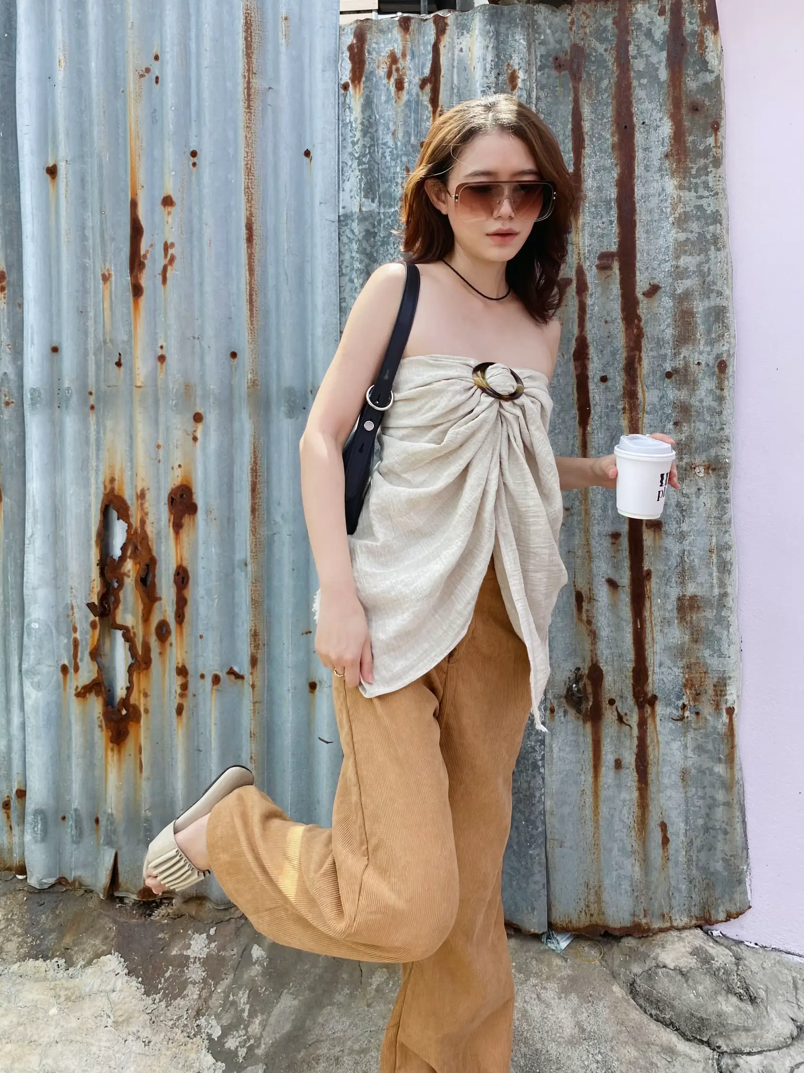 OOTD เสื้อผ้าสีเอิร์ธโทน matchง่าย | แกลเลอรีที่โพสต์โดย N | Lemon8