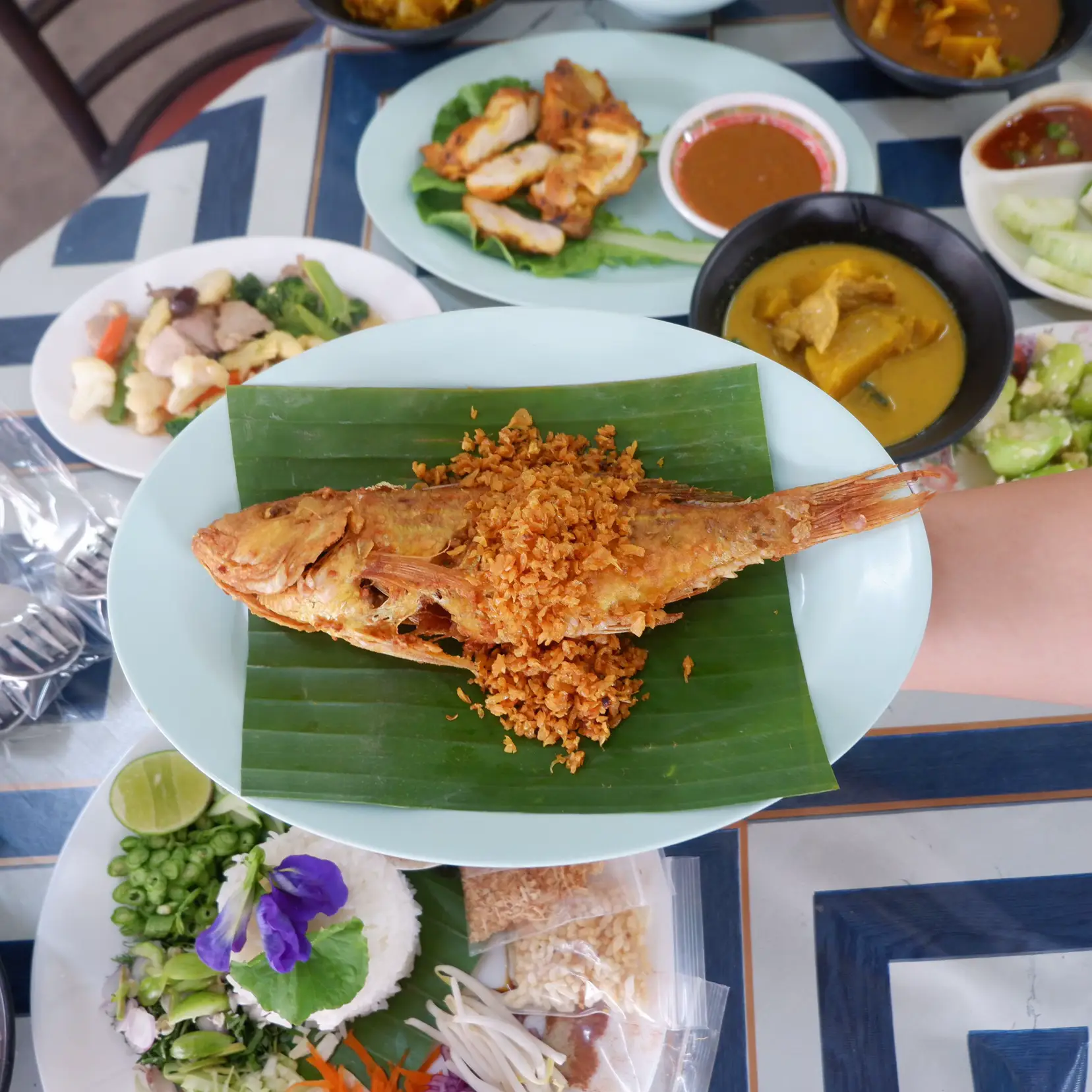 อาหารใต้ แถวลาดกระบัง ต้องร้านนี้เลย | แกลเลอรีที่โพสต์โดย Nonwangwang | Lemon8