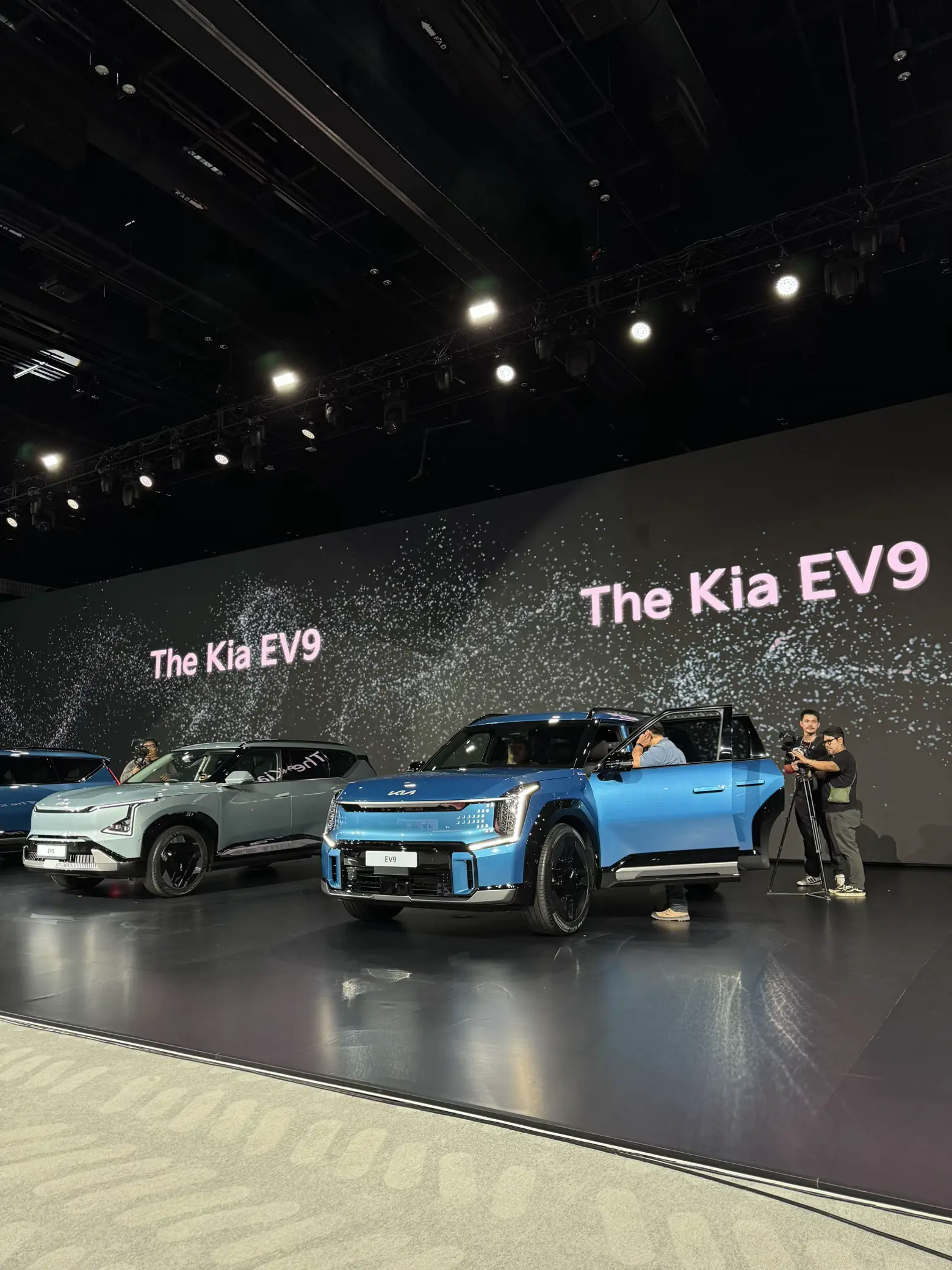 KIA EV9 SUV 6 ที่นั่ง คันแรกในไทย🔋🌿 | แกลเลอรีที่โพสต์โดย Aomamm Jidapa | Lemon8