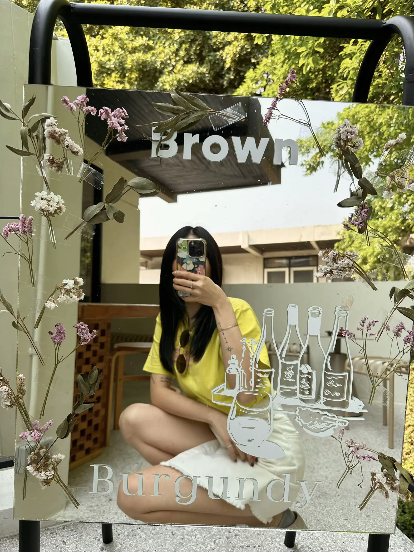 brown burgundy ☕️ บอกต่อคาเฟ่ vibe ดี พระราม 9 | แกลเลอรีที่โพสต์โดย EatChapter | Lemon8