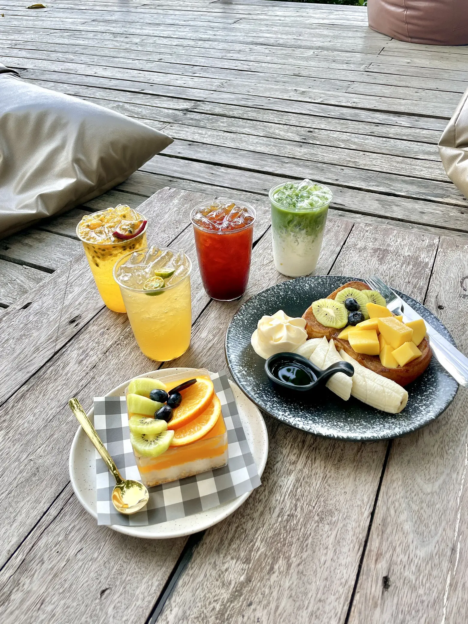 คาเฟ่ลับ วิวหลักล้าน 📍เกาะช้าง | แกลเลอรีที่โพสต์โดย Jenniedae | Lemon8