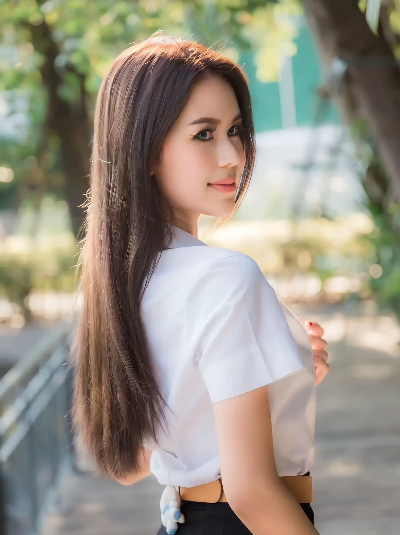 ท่าโพสต์ถ่ายชุดนิสิต👩‍🎓 | แกลเลอรีที่โพสต์โดย boe.ing 🐻‍ ️ | Lemon8