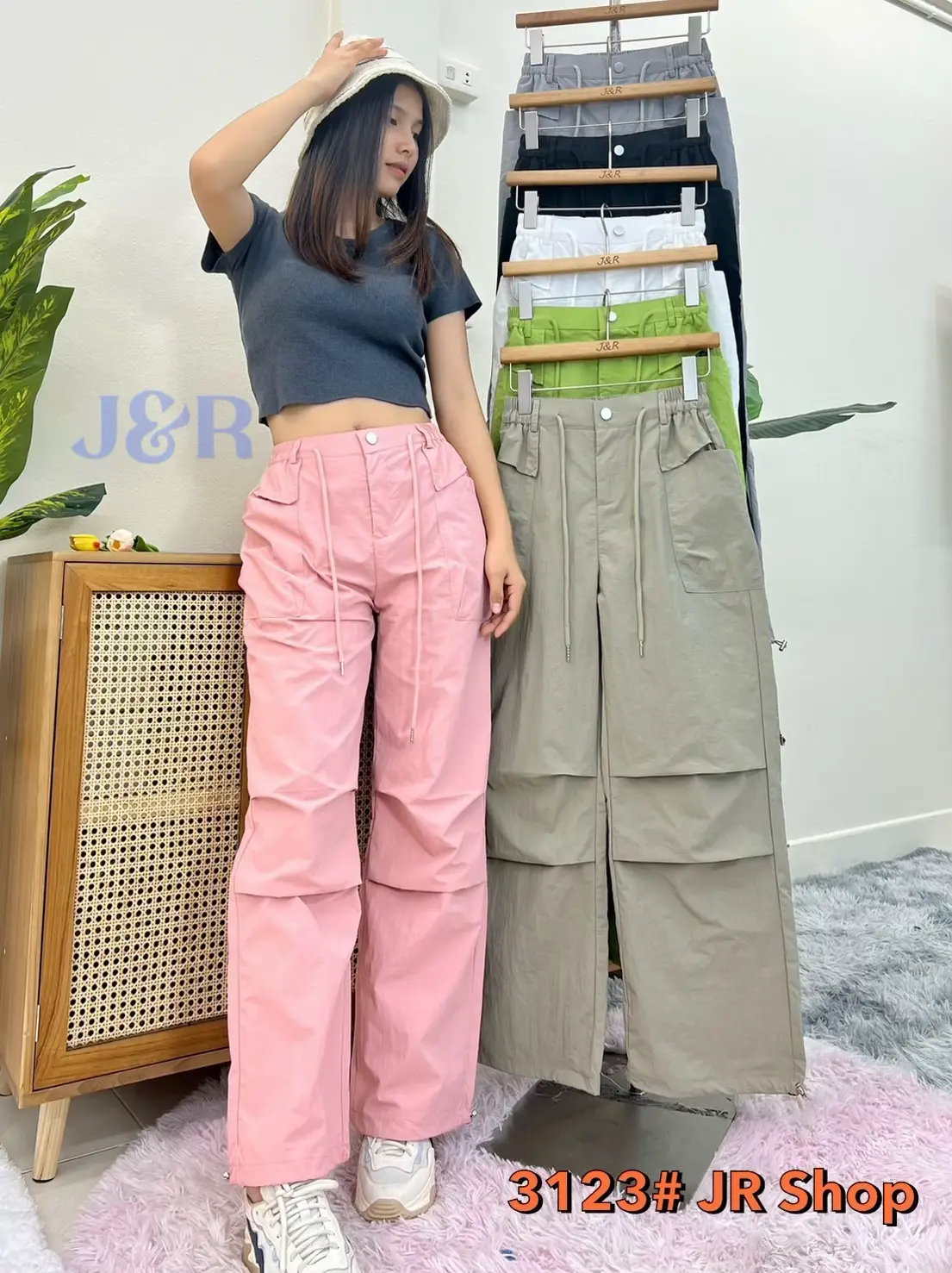 🛍แบรนด์:J&R #กระโปรงสั้น 📍สถ | แกลเลอรีที่โพสต์โดย ฟง | Lemon8