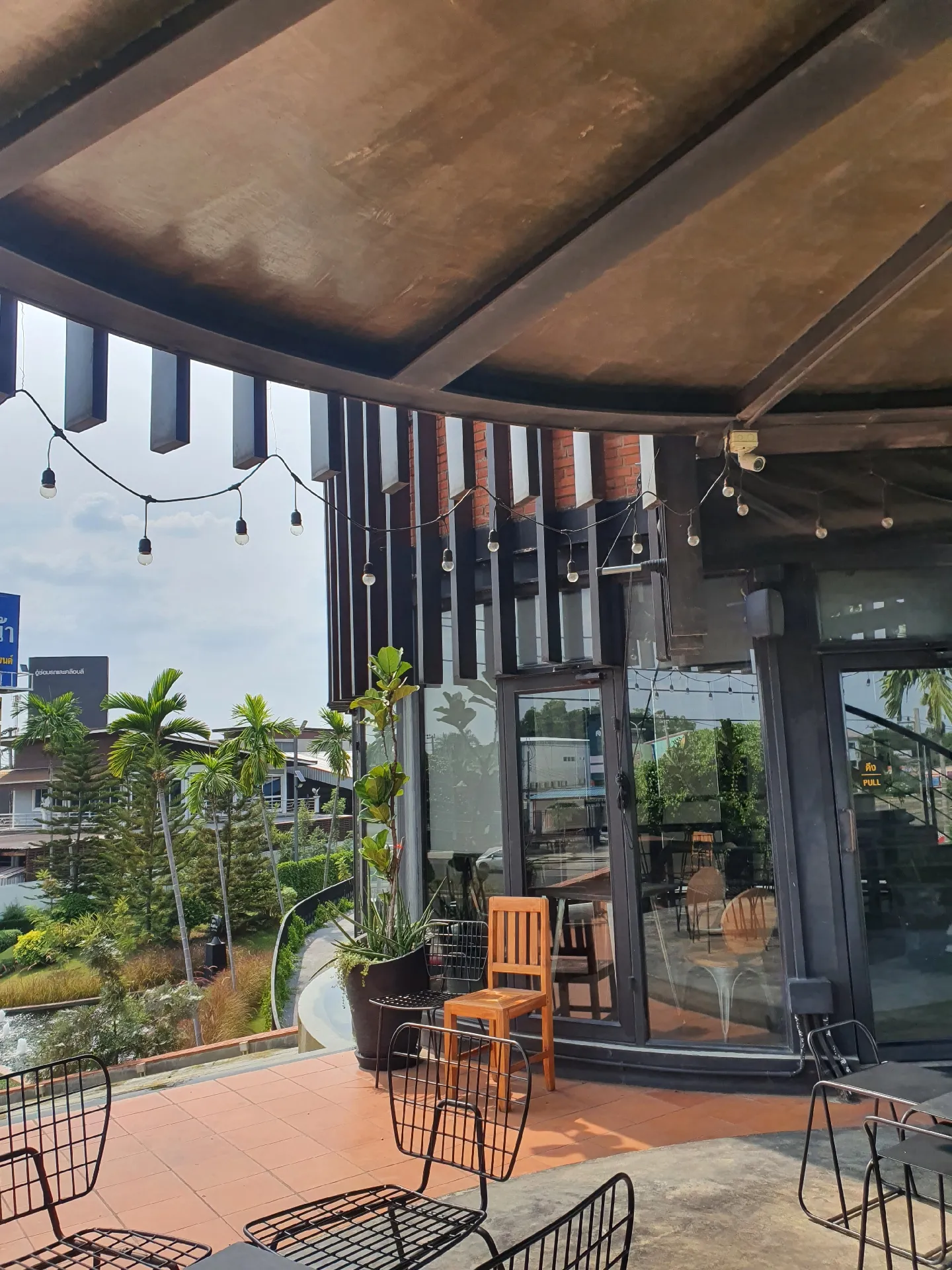 คาเฟ่ Burirum 🖤The Tower | แกลเลอรีที่โพสต์โดย Nuchu.Story☀️ | Lemon8
