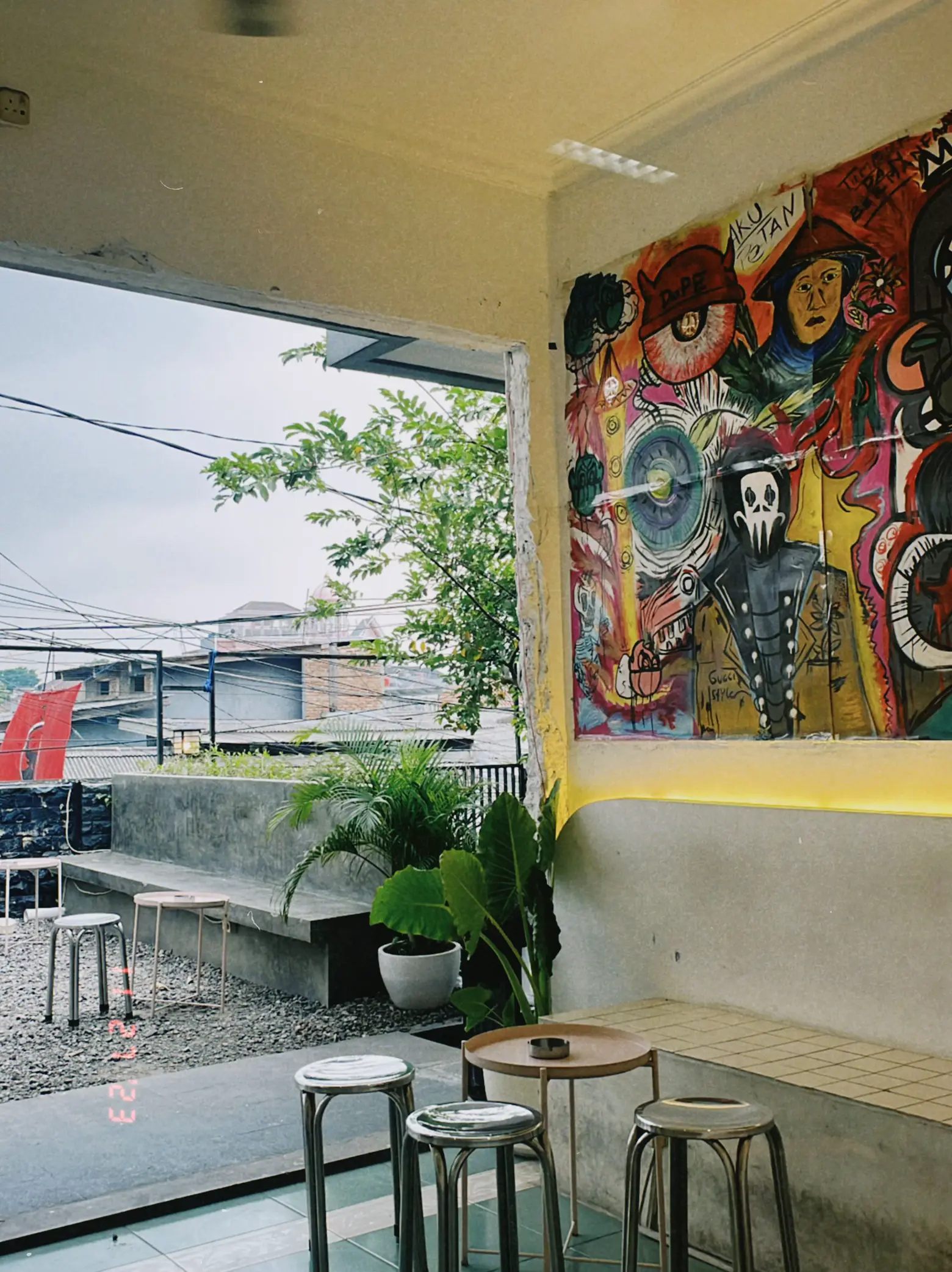 Cafe lucu dan homie di tebet | Galeri diposting oleh Dhantiptr | Lemon8