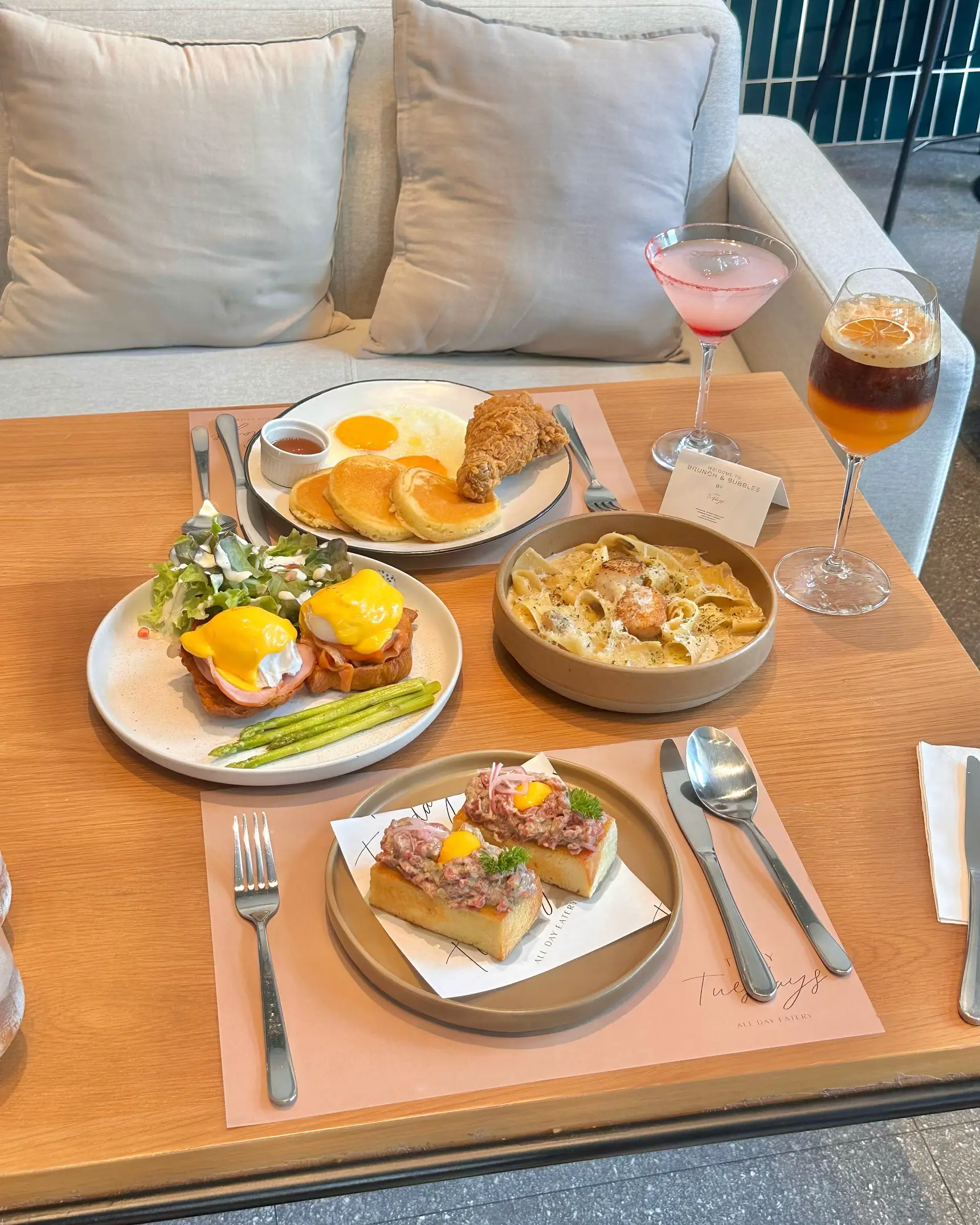 Tipsy Tuesdays ร้าน All day eatery & bar ย่านสุขุมวิท🧡🥂 | แกลเลอรีที่ ...