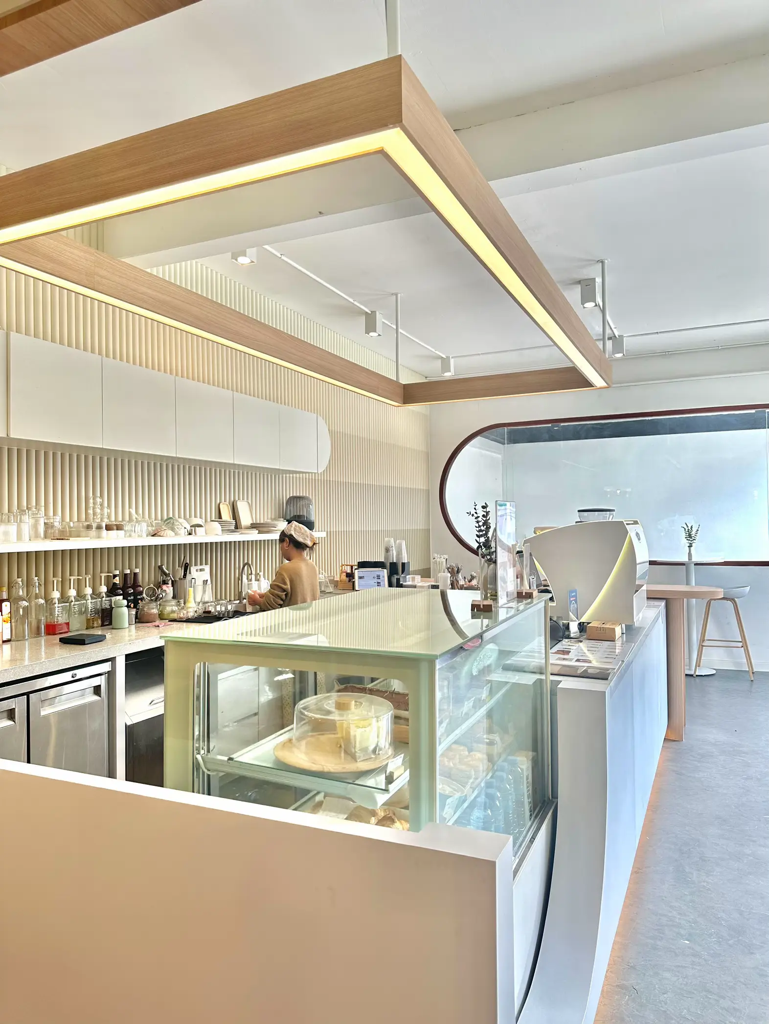 JOMO | คาเฟ่อิสรภาพ มุมถ่ายรูปเพียบ🍎 | แกลเลอรีที่โพสต์โดย 𝓞𝓷𝓪𝓲𝓺𝓺 ༊* | Lemon8