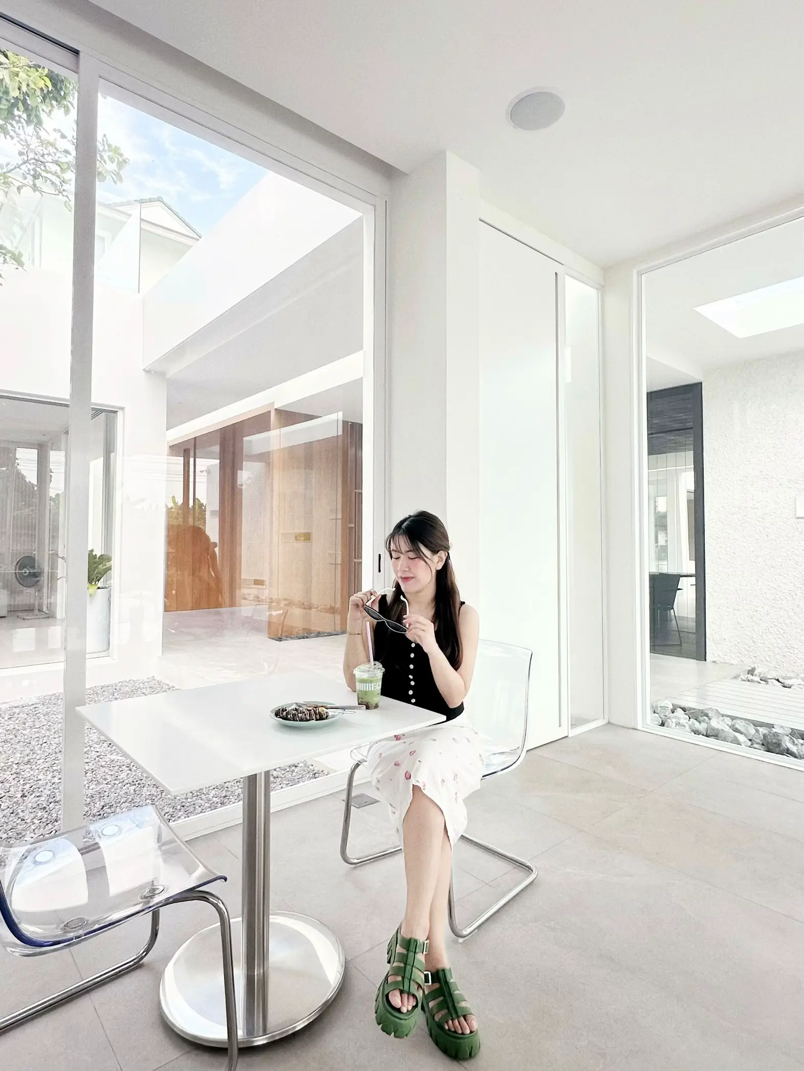 รีวิวคาเฟ่เปิดใหม่ในจังหวัดเพชรบุรี 🤍 begiin | แกลเลอรีที่โพสต์โดย KOOKKIK.H | Lemon8