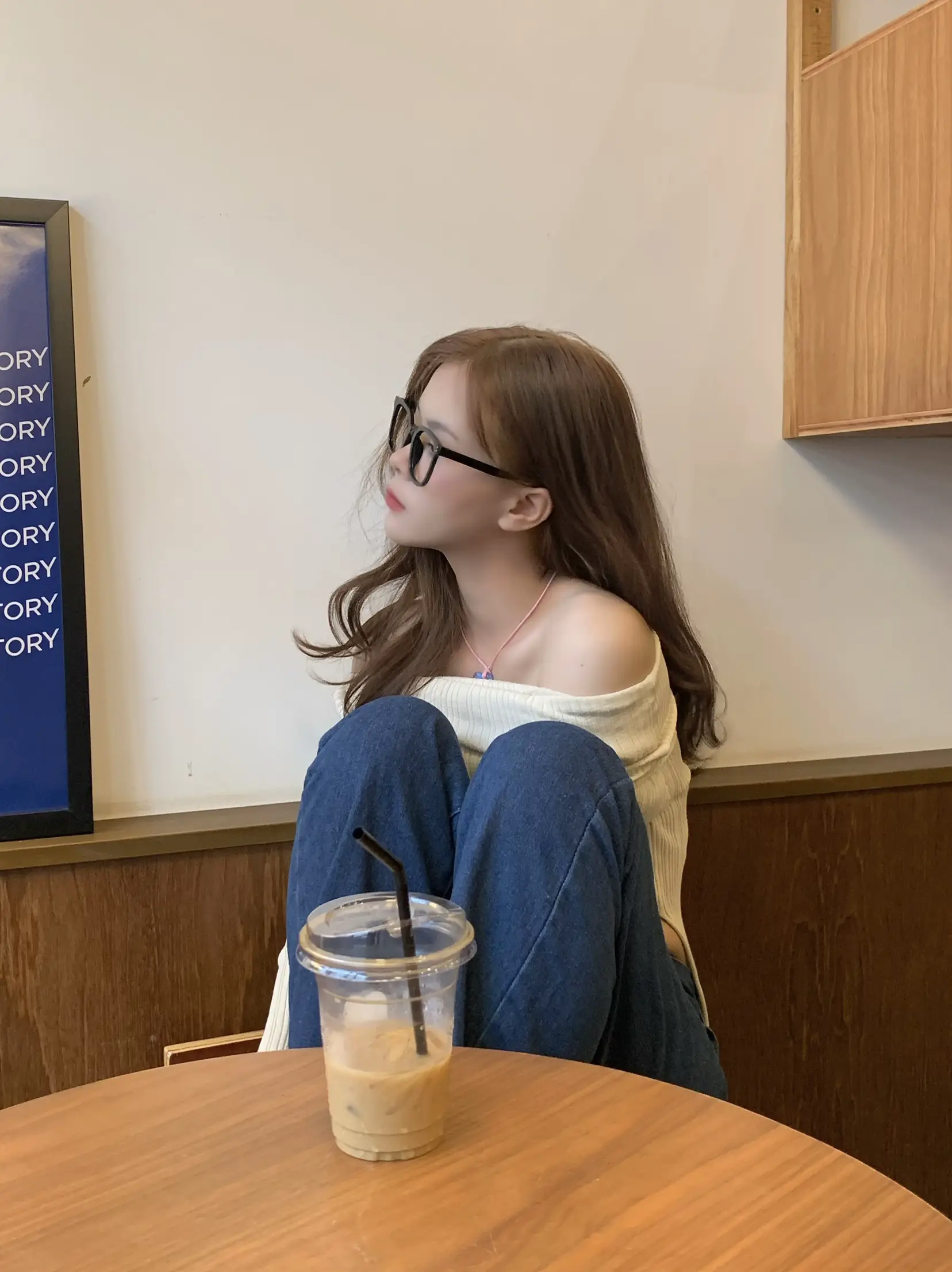 คุ้มมั้ย ? เสื้อราคาร้อยเดียว / ootd cafe 🫢🍢 | แกลเลอรีที่โพสต์โดย janerps | Lemon8