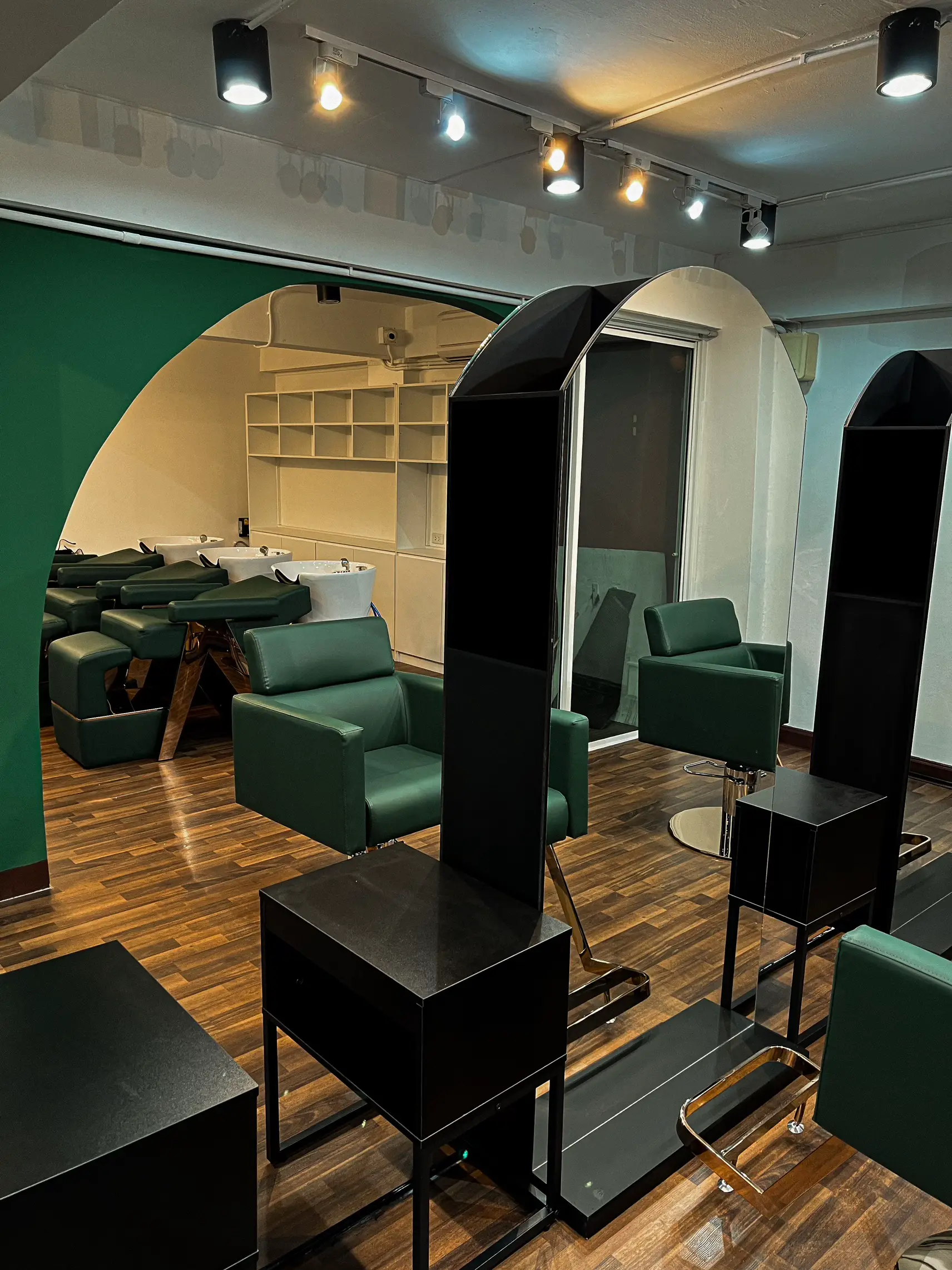 ร้านทำผมเปิดใหม่ ย่านพระโขนง | แกลเลอรีที่โพสต์โดย RARE Hair Salon | Lemon8