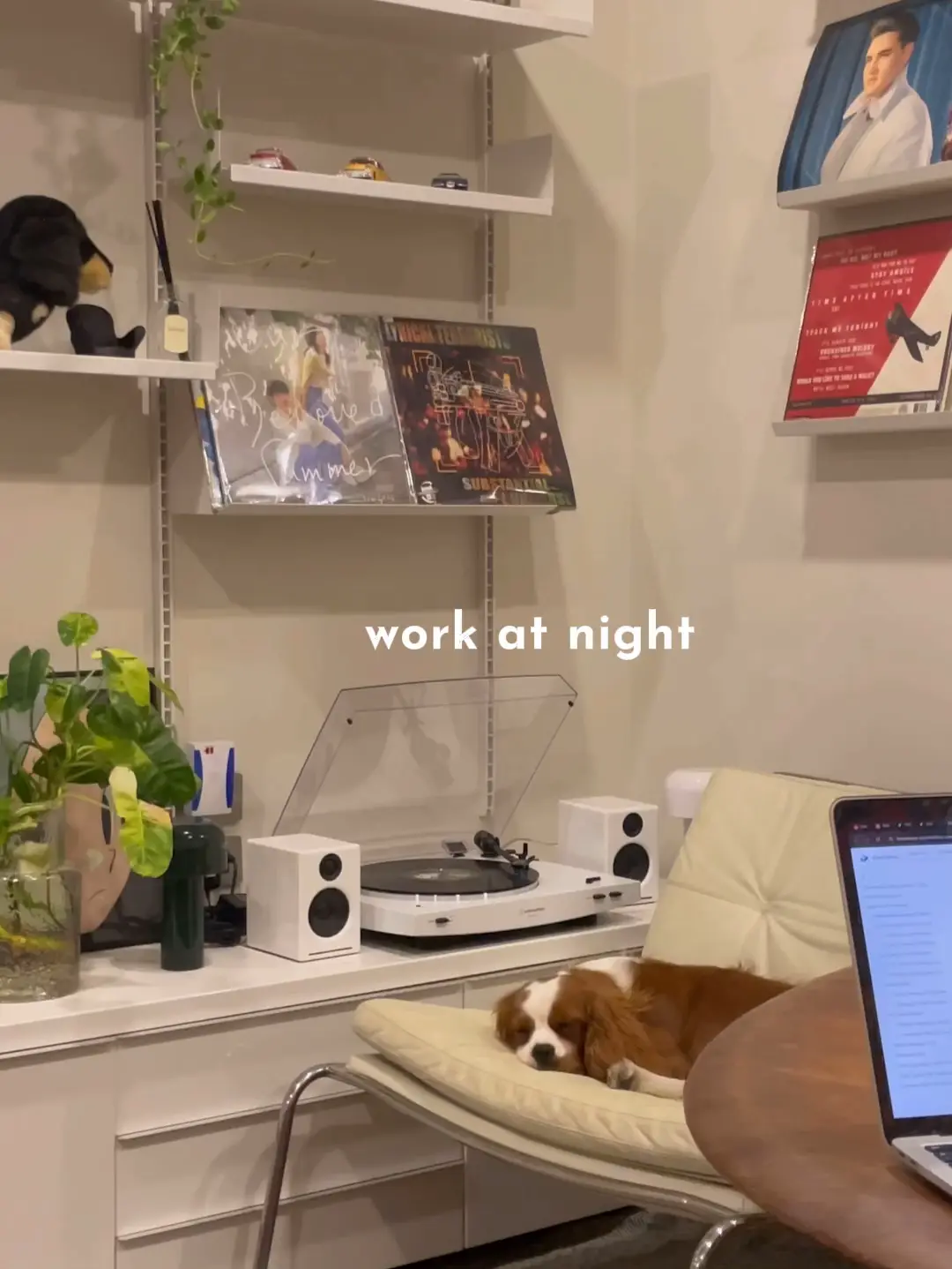 Work at night 👩🏽‍💻🎶🎧 | วิดีโอที่เผยแพร่โดย Tungjin.home | Lemon8