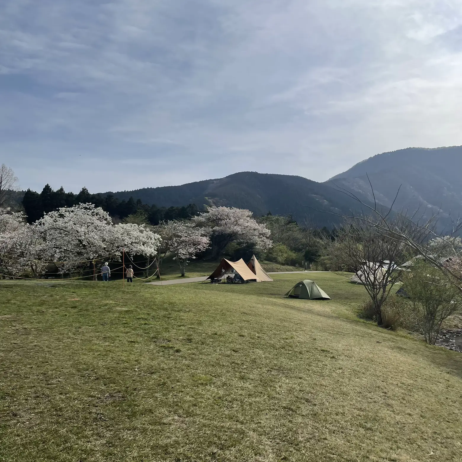 แคมป์ปิ้ง ลับๆ วิวฟูจิ | แกลเลอรีที่โพสต์โดย rawee.roooom | Lemon8