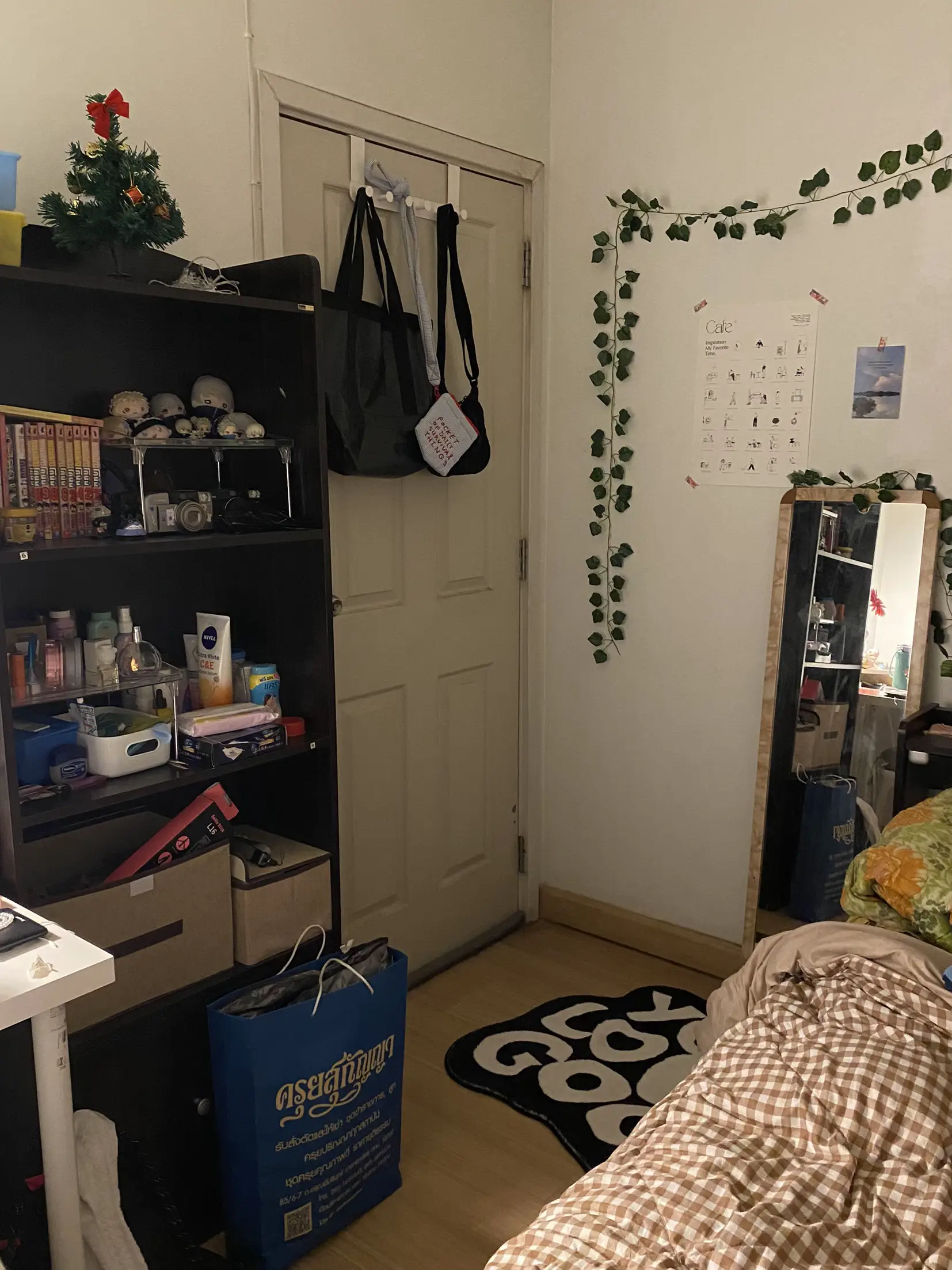 Room tour แต่งห้องนอนฉบับคนพื้นที่น้อย☘️🍥 | แกลเลอรีที่โพสต์โดย ...