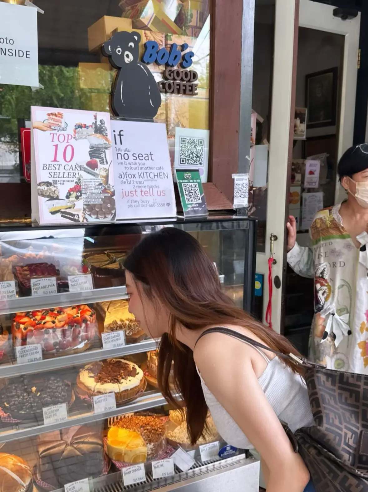 1 day in BKK🛺 : พาไปคาเฟ่แถวท่าเตียน No.1 ในเรื่องเค้ก🧡 | แกลเลอรีที่ ...