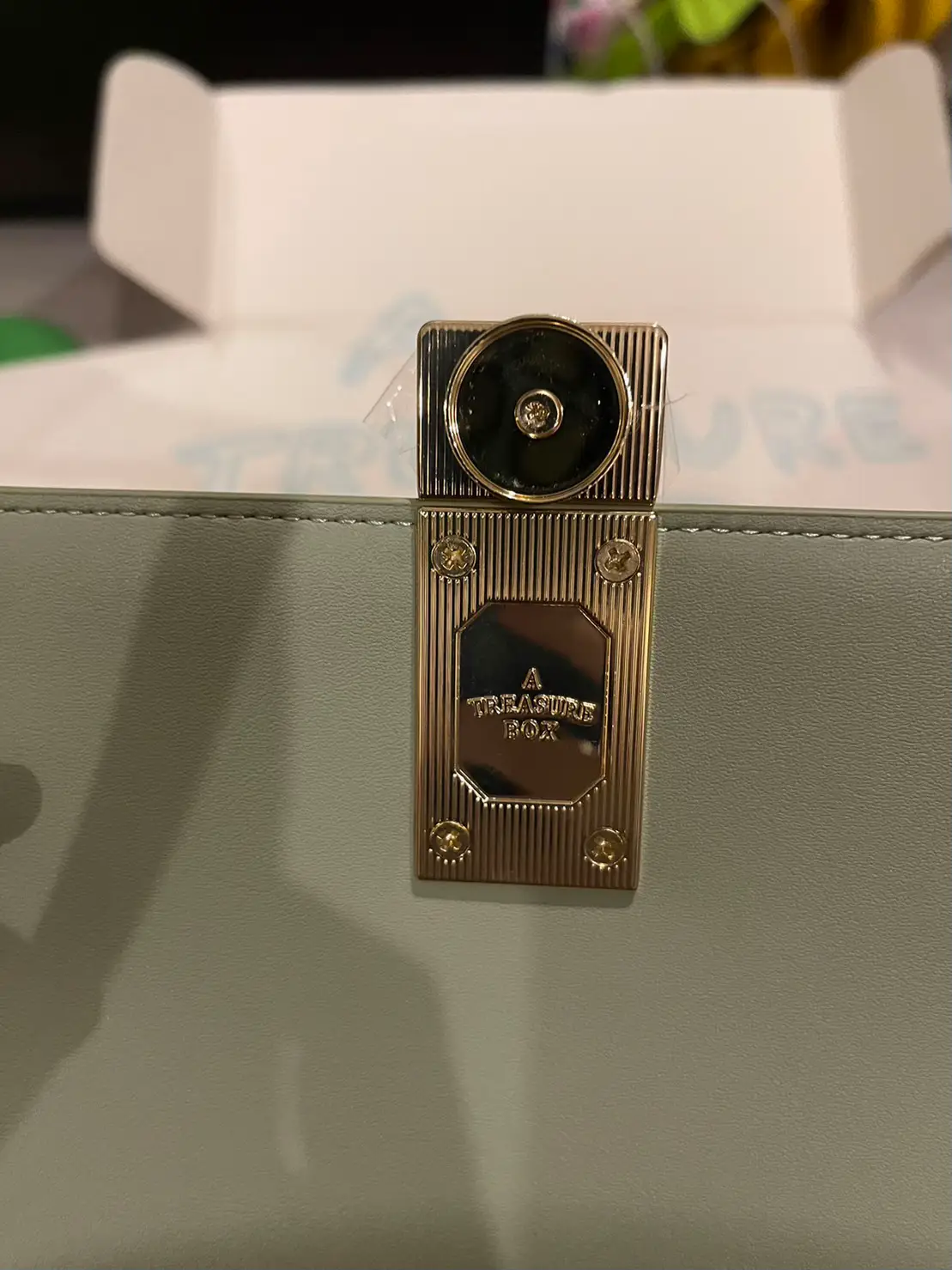 A TREASURE BOX กระเป๋าที่เปิดจองหมดภายใน 2 นาที | แกลเลอรีที่โพสต์โดย ...