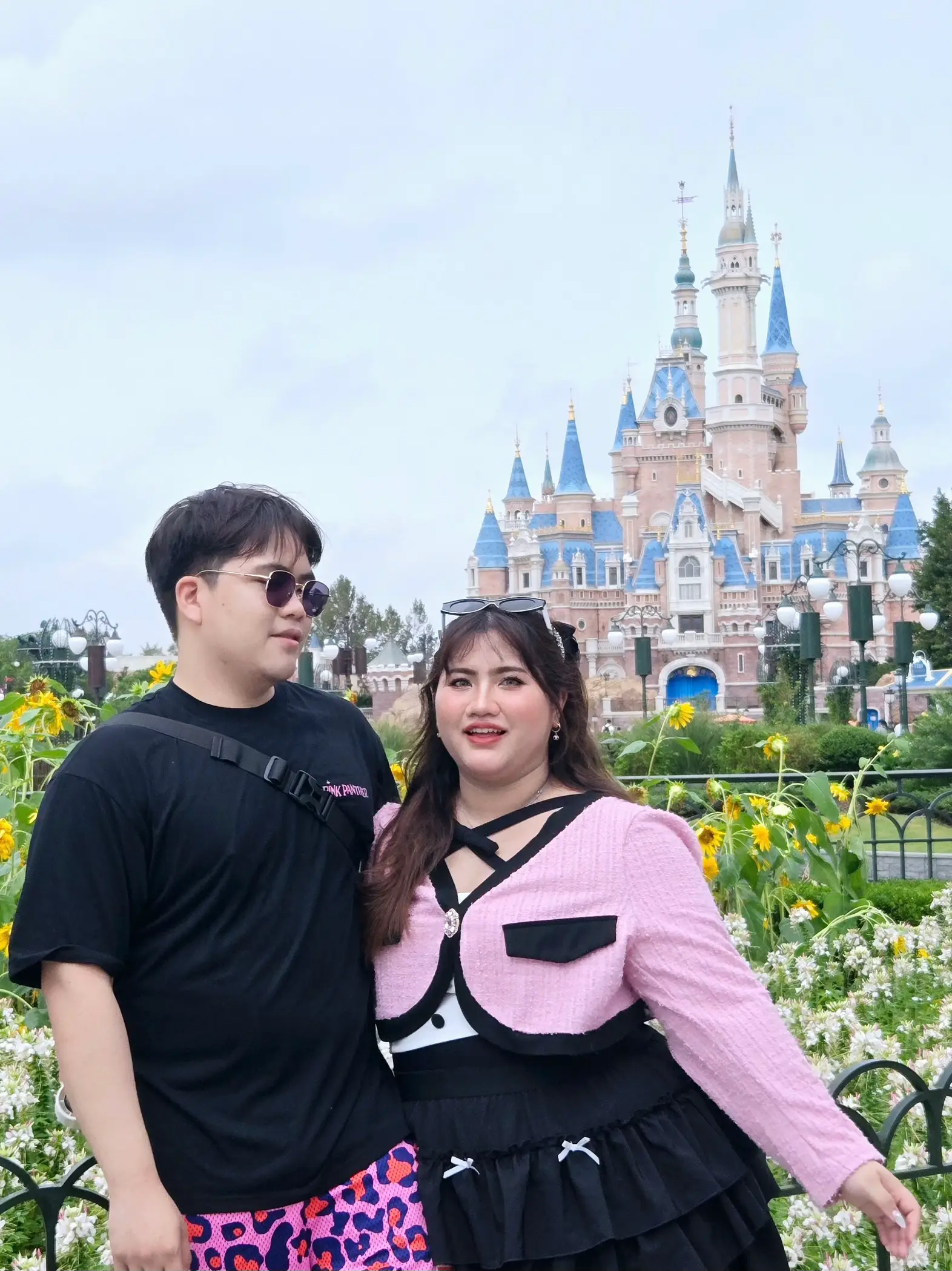 แจกไอเดียแต่งตัวคู่กับแฟน เวลาไปเที่ยว💞 | แกลเลอรีที่โพสต์โดย Mintchy.chubby | Lemon8