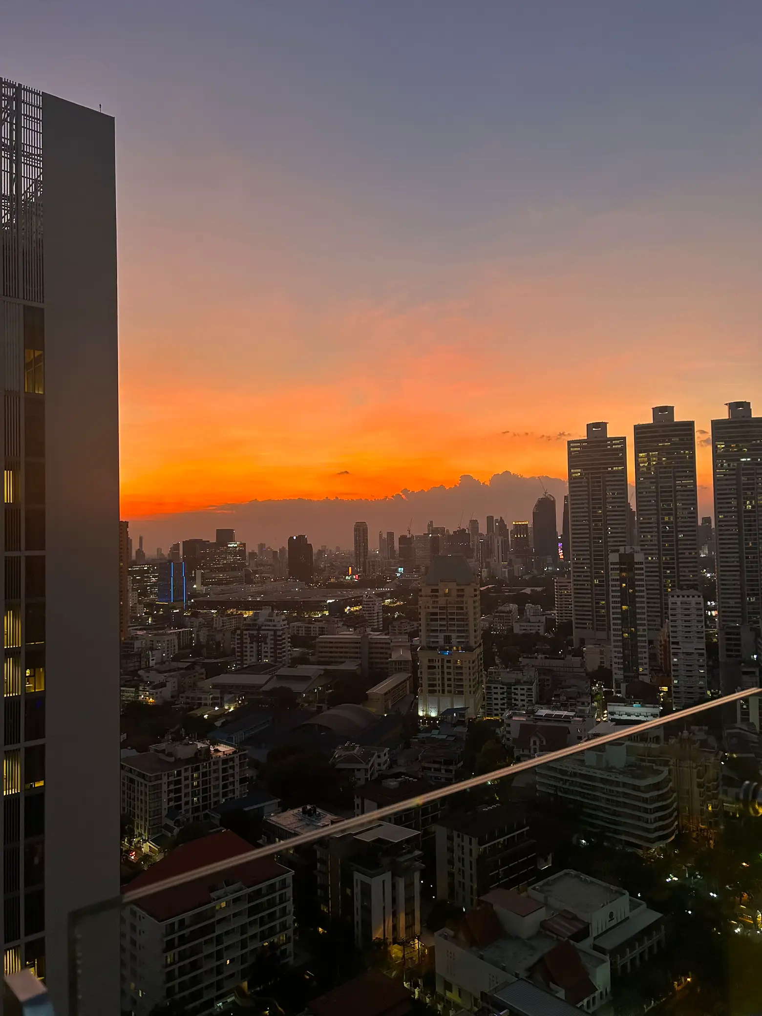 รีวิว rooftop ราคาดี~ วิวเริ่ด | แกลเลอรีที่โพสต์โดย LANAJ | Lemon8