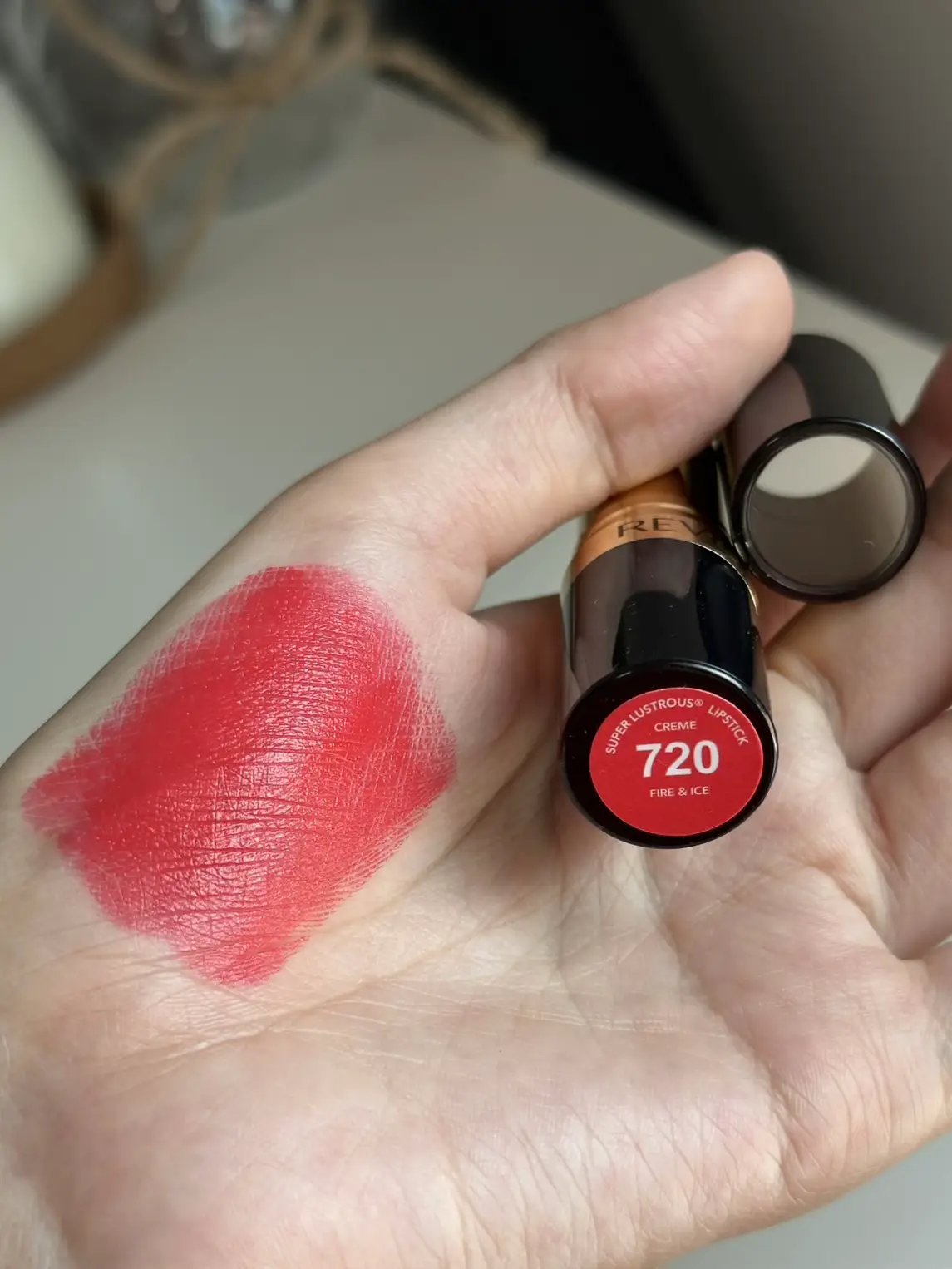 ลิป Revlon ตำนานที่ยังมีลมหายใจ 🫶🏻😆 | แกลเลอรีที่โพสต์โดย Toon Patcharee | Lemon8