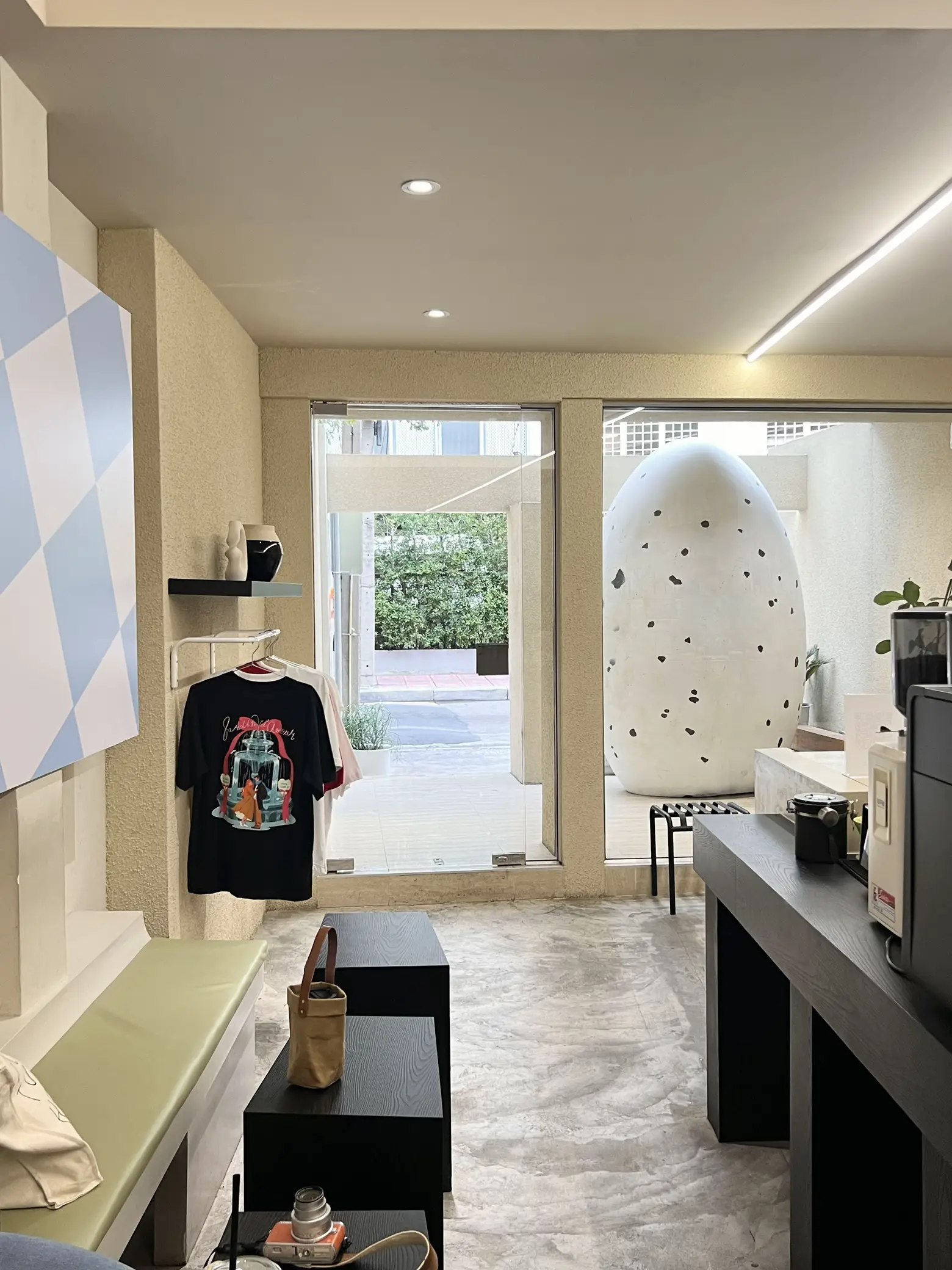 CONVO BKK 🥯🫰🏻 คาเฟ่น้องไข่สุดมินิมอลย่านเจริญกรุง | แกลเลอรีที่โพสต์โดย Mya Boonnalin | Lemon8