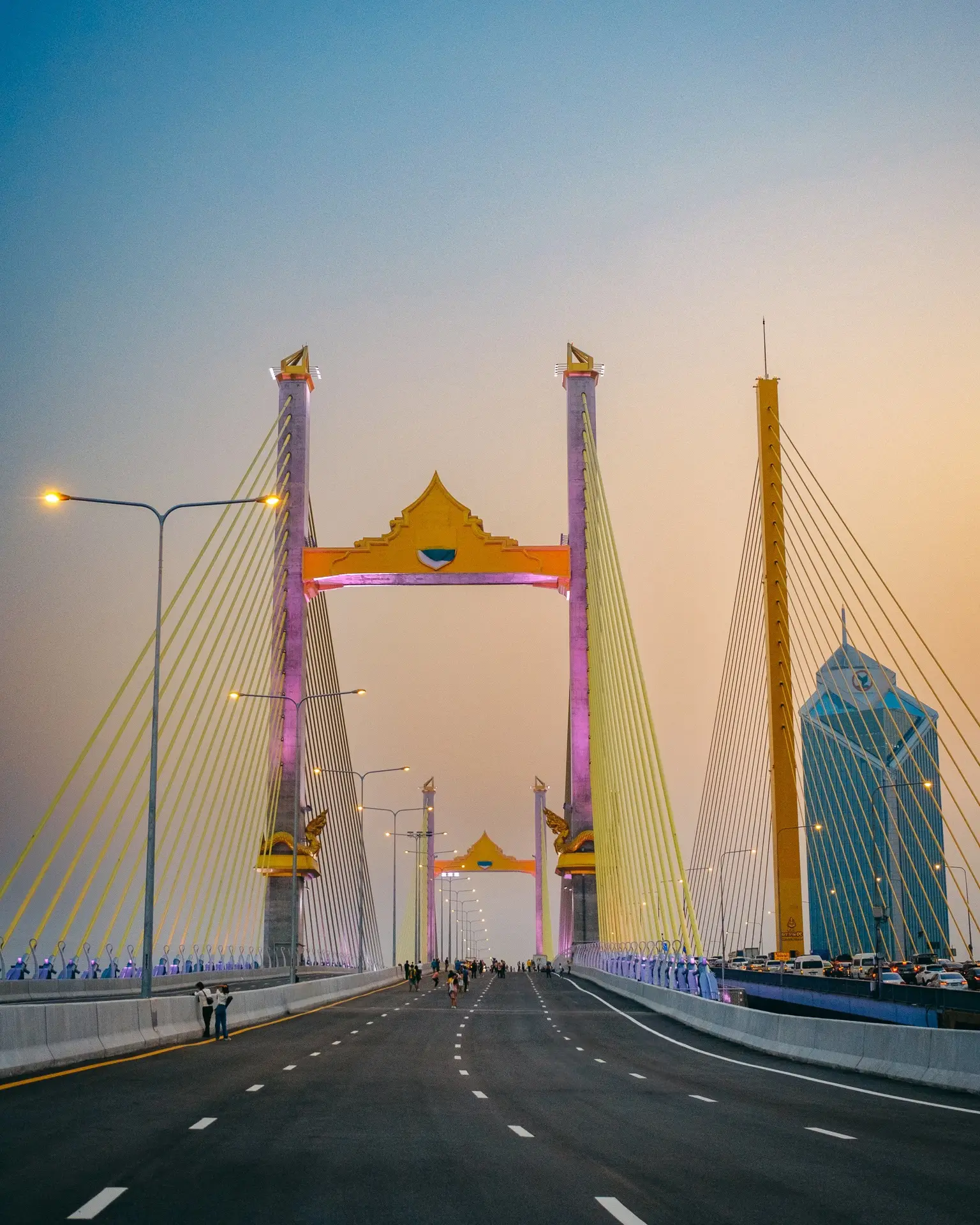 Come up and take a picture on the parallel bridge of Rama 9 Bridge. 📸🩷😍 ...