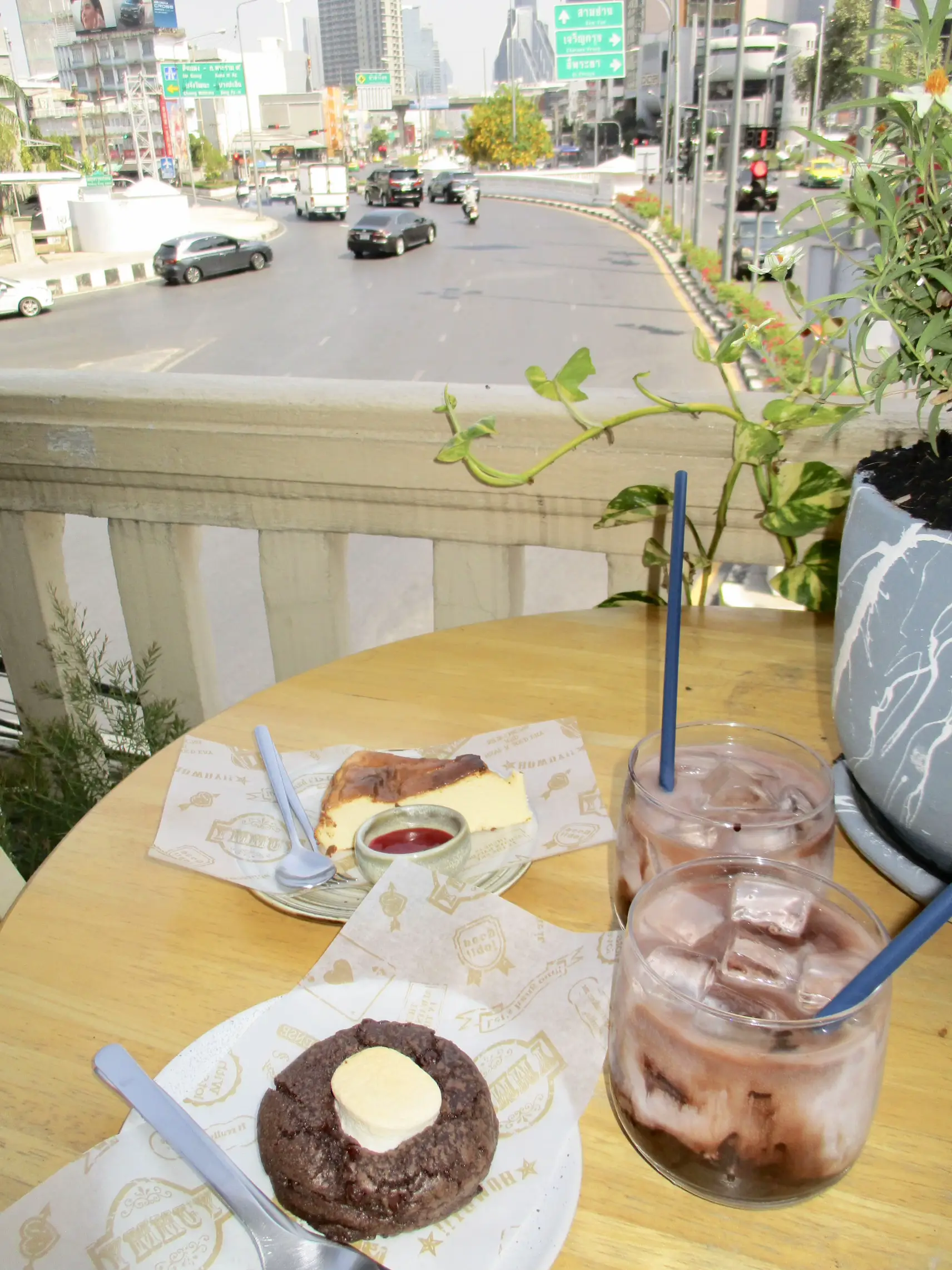 Maithe cafe คาเฟ่ฮิตหัวลำโพง🪴 | แกลเลอรีที่โพสต์โดย หยุมหยุมรีวิว | Lemon8