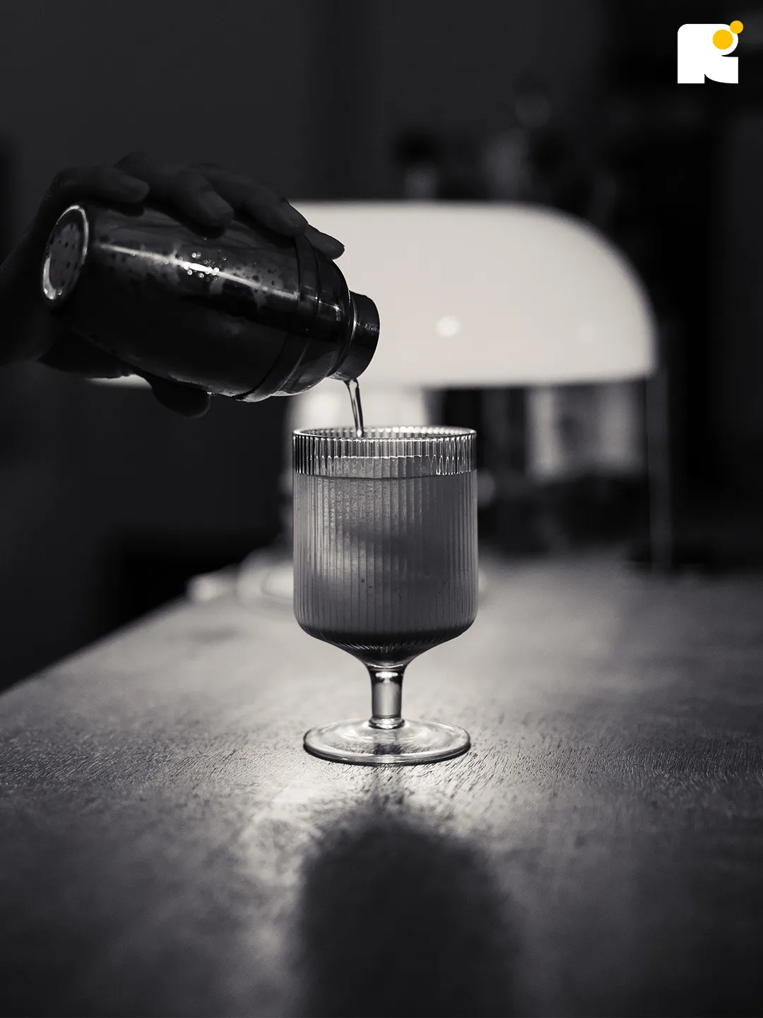 บาร์ลับย่านบางรัก ไวบ์แบบ Mid-cetury และ City Pop | แกลเลอรีที่โพสต์โดย ...