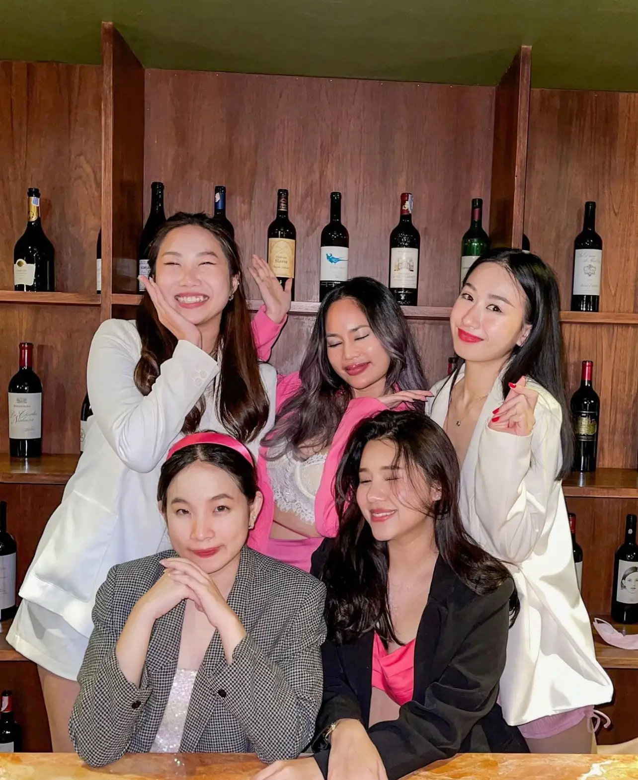 Conti.bkk | แกลเลอรีที่โพสต์โดย jes. | Lemon8