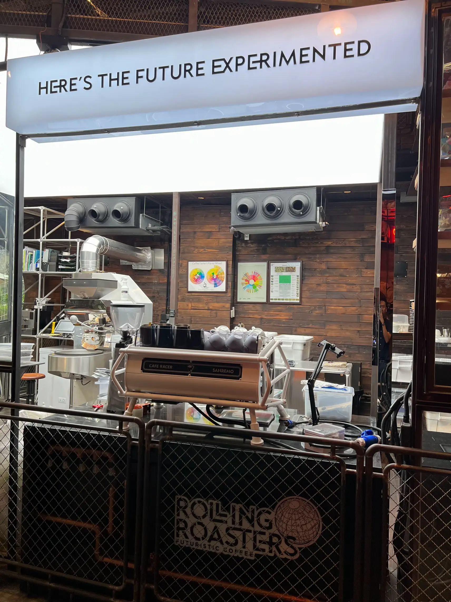 รีวิวคาเฟ่ Rolling Roasters | แกลเลอรีที่โพสต์โดย เมาส์ไปกับปี 👄 | Lemon8