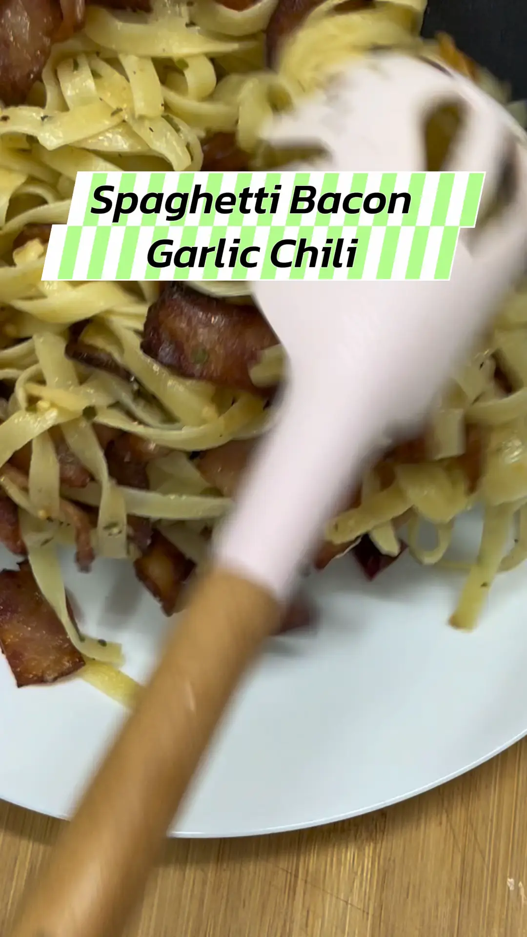Spaghetti, bacon, garlic, chili | วิดีโอที่เผยแพร่โดย Bake Lá Soul | Lemon8