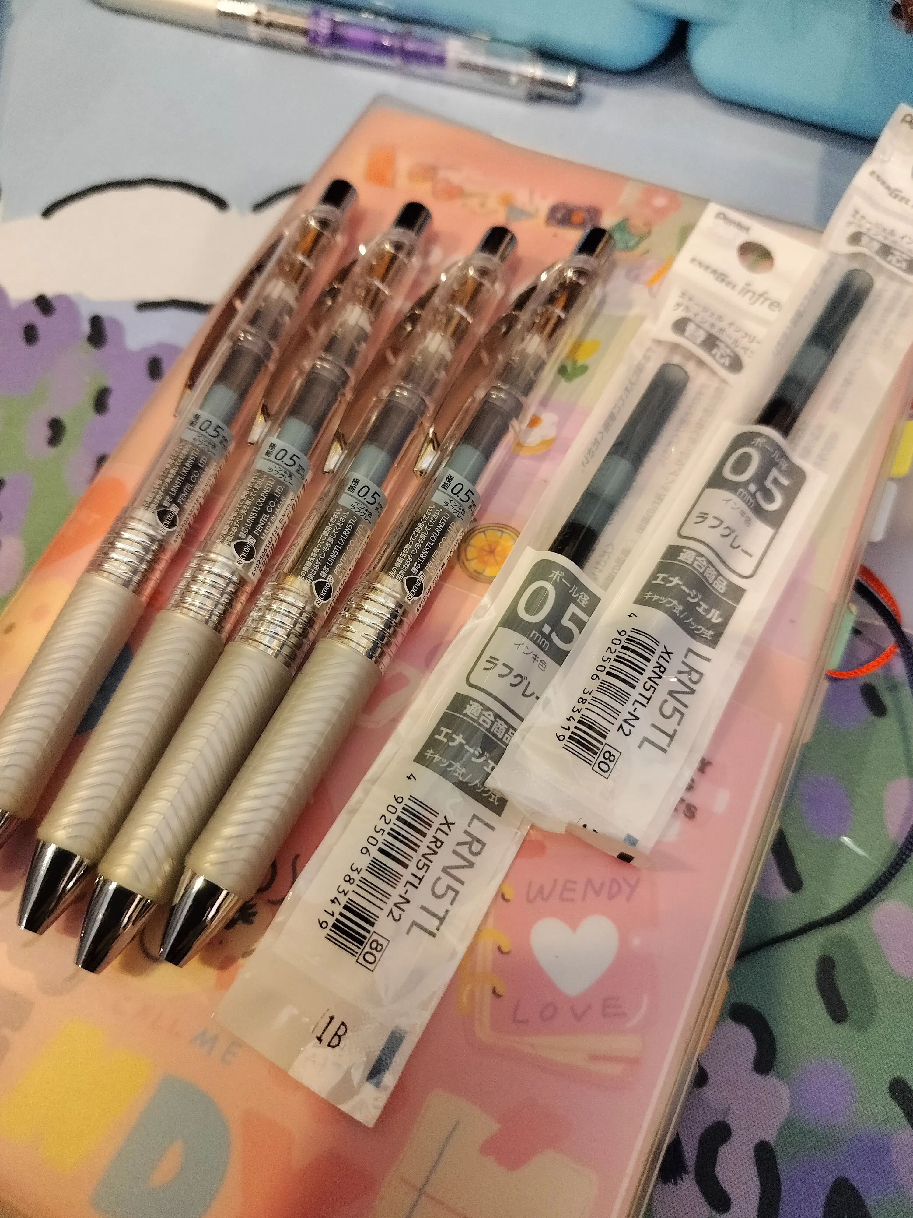 ปากกาสีเทาที่ฉันตามหา | แกลเลอรีที่โพสต์โดย spellsofwitch | Lemon8