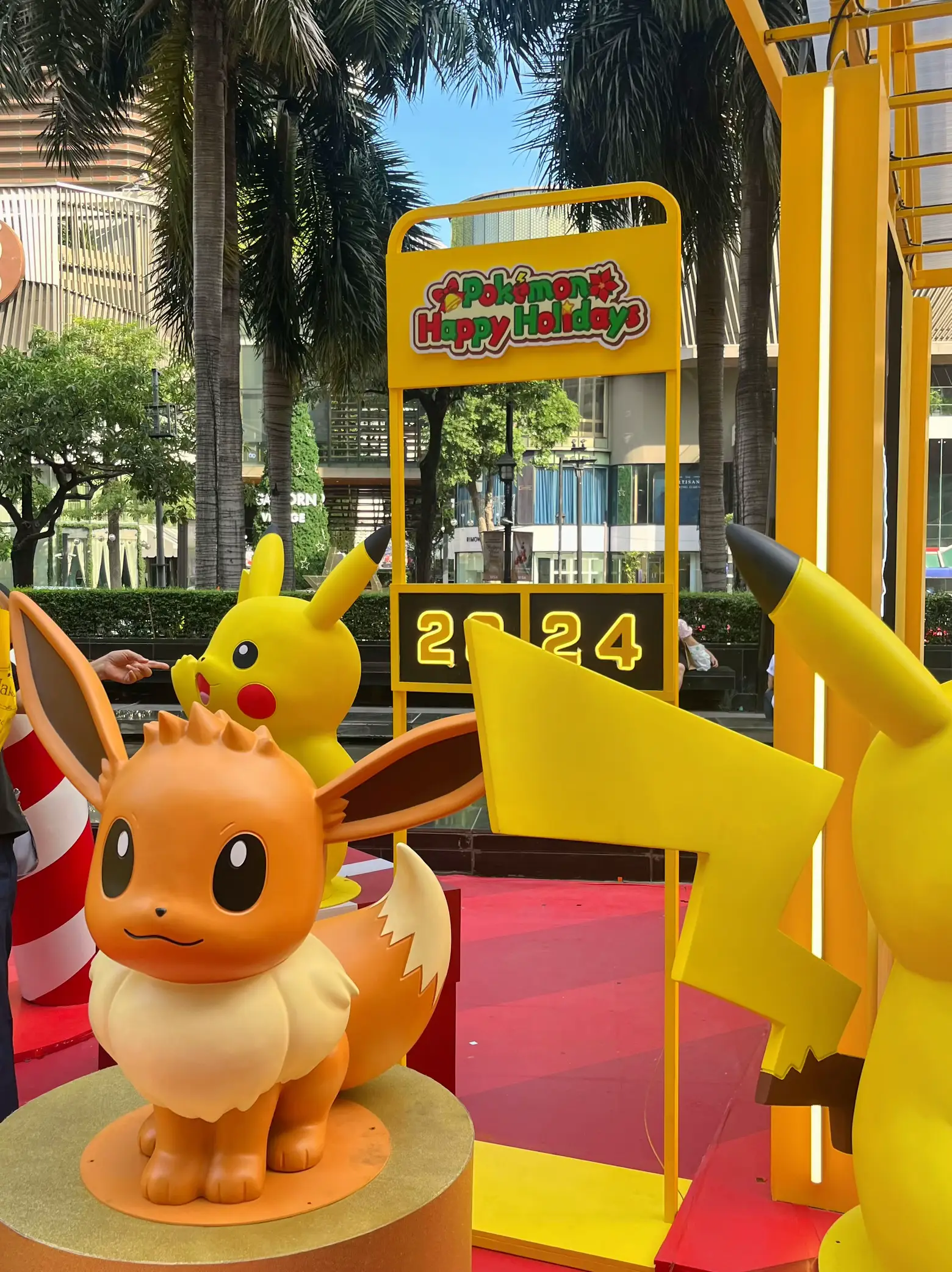กองทัพPIKACHU บุกCentralWorld⚡️ | แกลเลอรีที่โพสต์โดย SPCY 🎈 | Lemon8