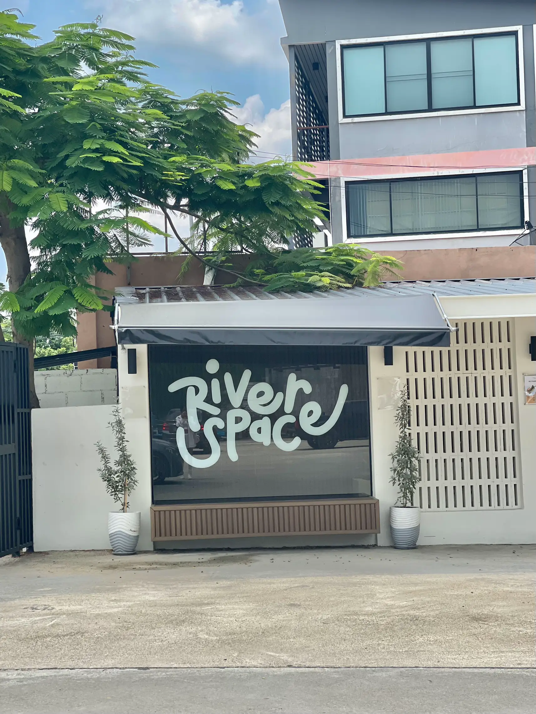 River Space คาเฟ่เปิดใหม่สามพราน -นครปฐม🎨🌳 | แกลเลอรีที่โพสต์โดย ...