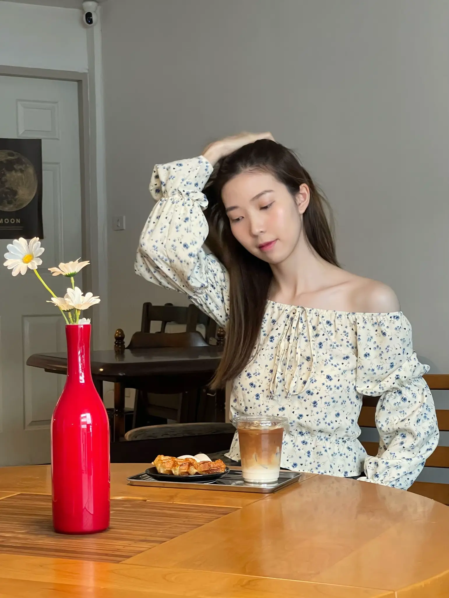 Coffee Date OOTD | แต่งตัวไปเดทที่คาเฟ่ มีเสน่ห์ 300% 🤎 | แกลเลอรีที่ ...