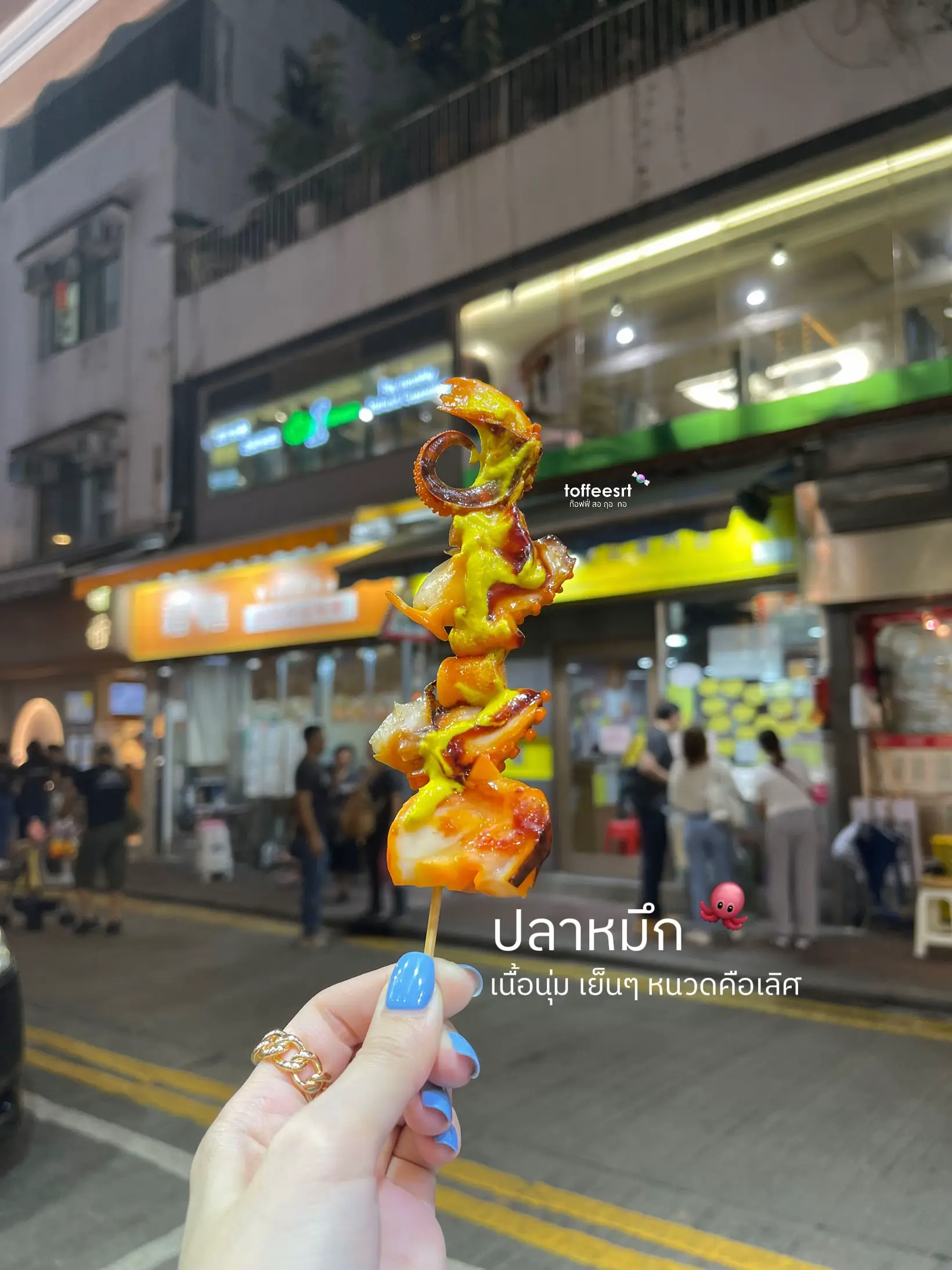 Fat Boy ปลาหมึกเย็นเสียบไม้ 🐙 มิชลินไกด์ สตรีทฟู้ดฮ่องกง | แกลเลอรีที่โพสต์โดย toffeesrt | Lemon8