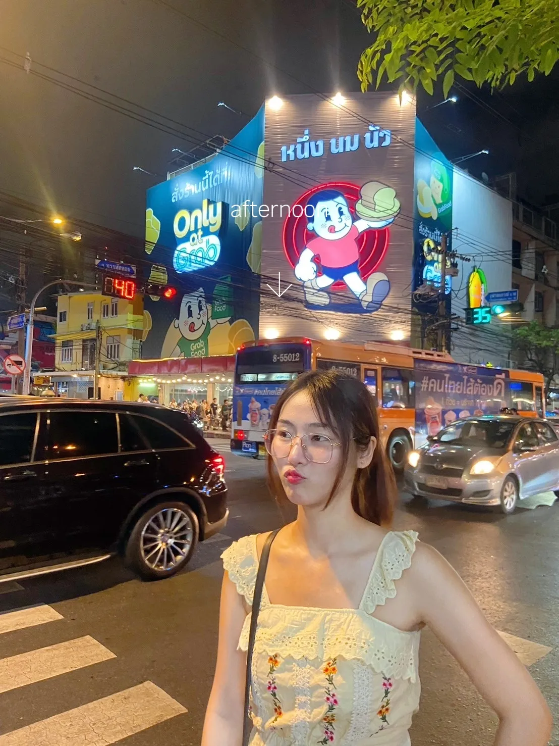 ถ่ายรูปมุมฮิตที่บรรทัดทอง | แกลเลอรีที่โพสต์โดย Pair Oraya | Lemon8