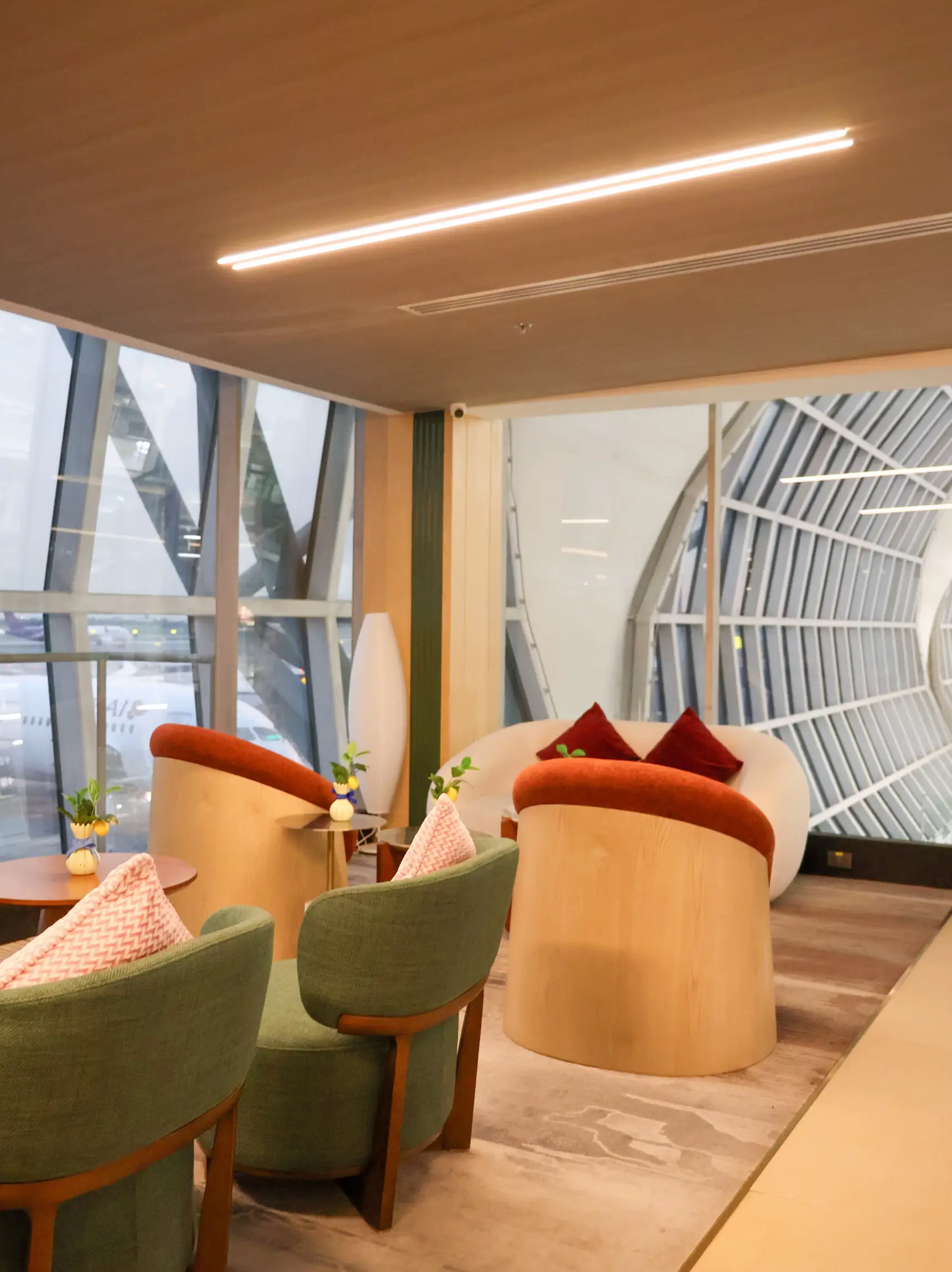 The Coral Executive Lounge: บ้านพักของนักเดินทางในสุวรร | แกลเลอรีที่โพสต์โดย With.phichit | Lemon8