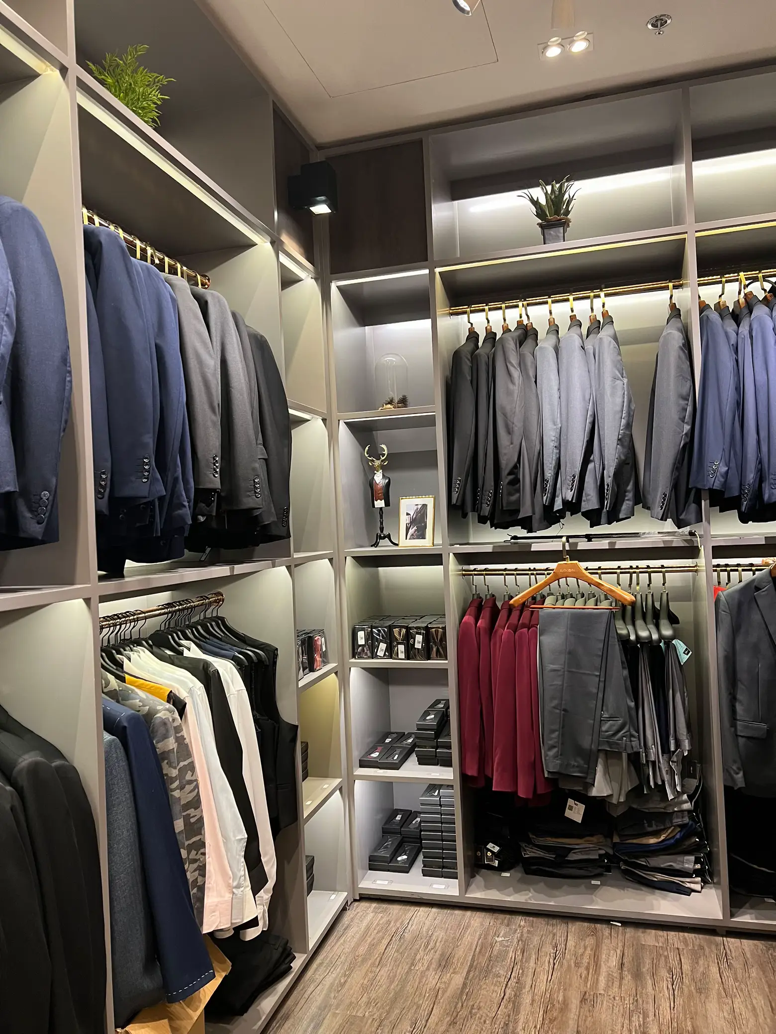 ซื้อชุดคุณพ่อเจ้าสาว @SUIT CUBE | แกลเลอรีที่โพสต์โดย ผึ้งพาเที่ยว | Lemon8