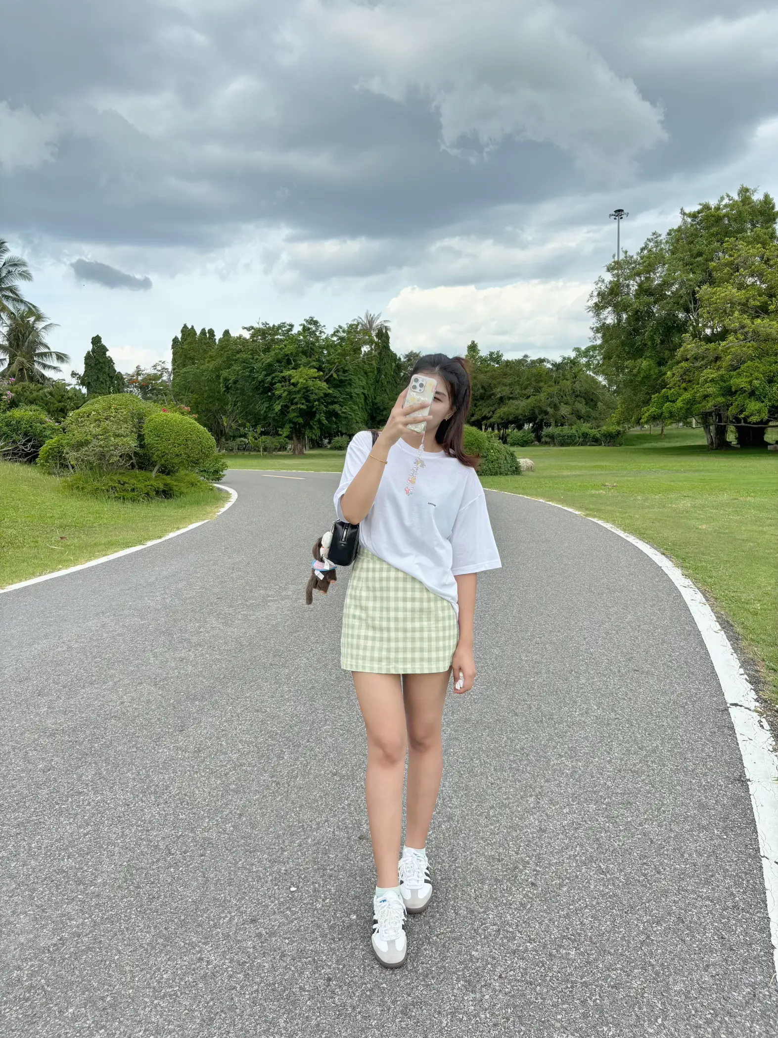 OOTD I กระโปรงลายสก็อต💚 | แกลเลอรีที่โพสต์โดย J_ style🌼 | Lemon8