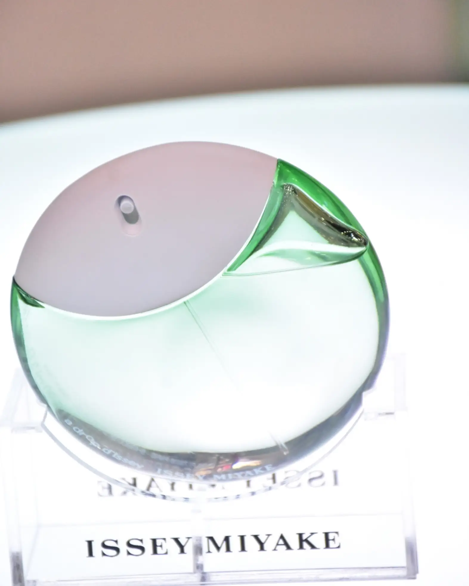 ชี้เป้าโปรฯ ปัง ISSEY MIYAKE x EVEANDBOY | แกลเลอรีที่โพสต์โดย Wanvismo | Lemon8